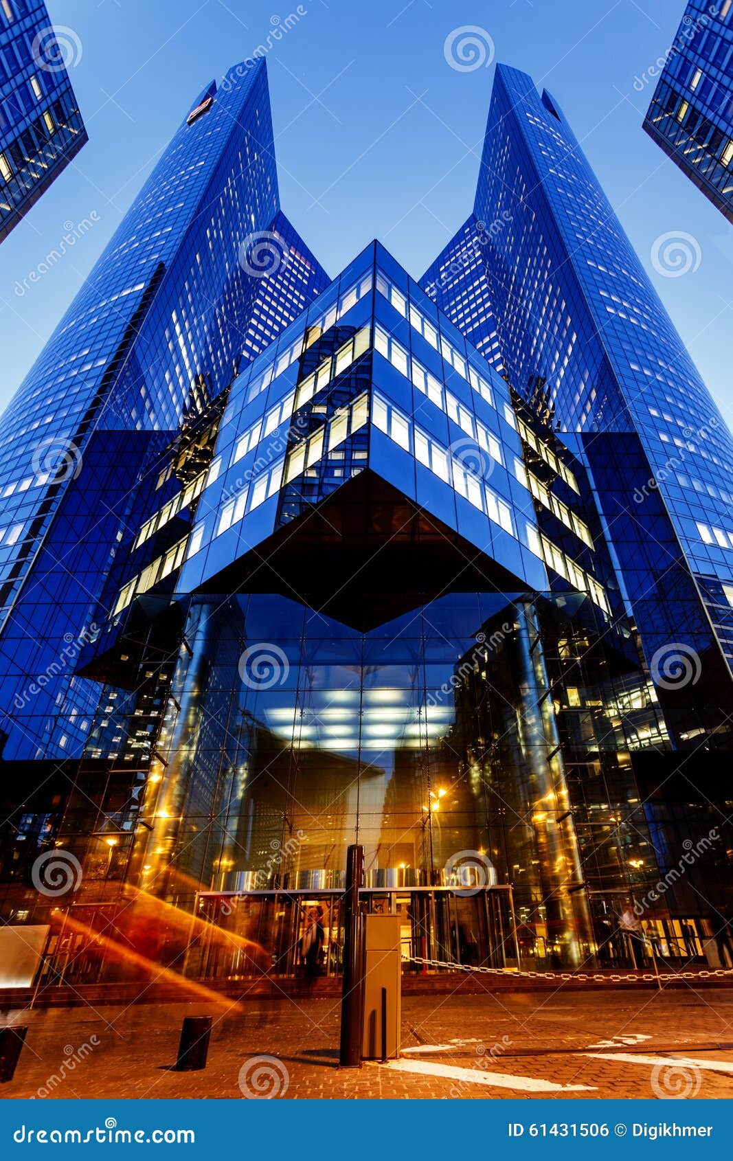 Edificio moderno foto de archivo. Imagen de cuadrado - 61431506