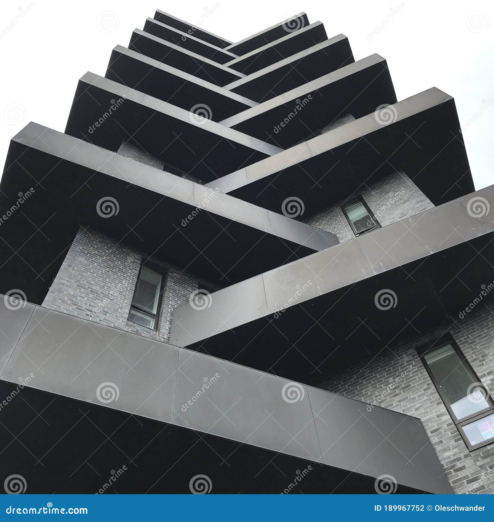 Edificio Moderno De Rascacielos Visto Desde Abajo Fotografía editorial ...