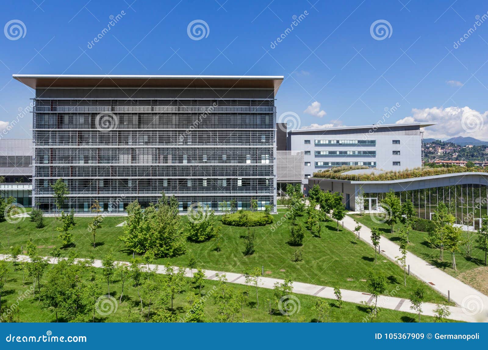 Edificio Moderno Del Hospital Imagen de archivo - Imagen de edificio ...