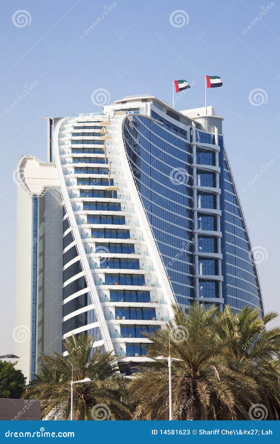Edificio Moderno, Dubai, UAE Imagen de archivo - Imagen de mitad ...