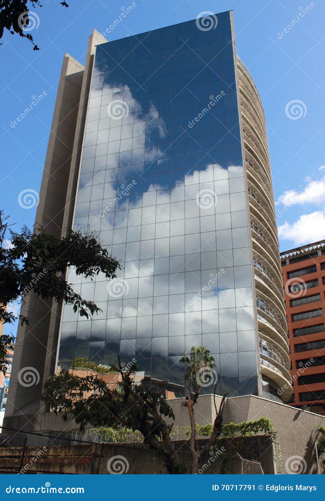 Edificio Moderno En Caracas Venezuela Imagen de archivo - Imagen de negocios, exterior: 70717791