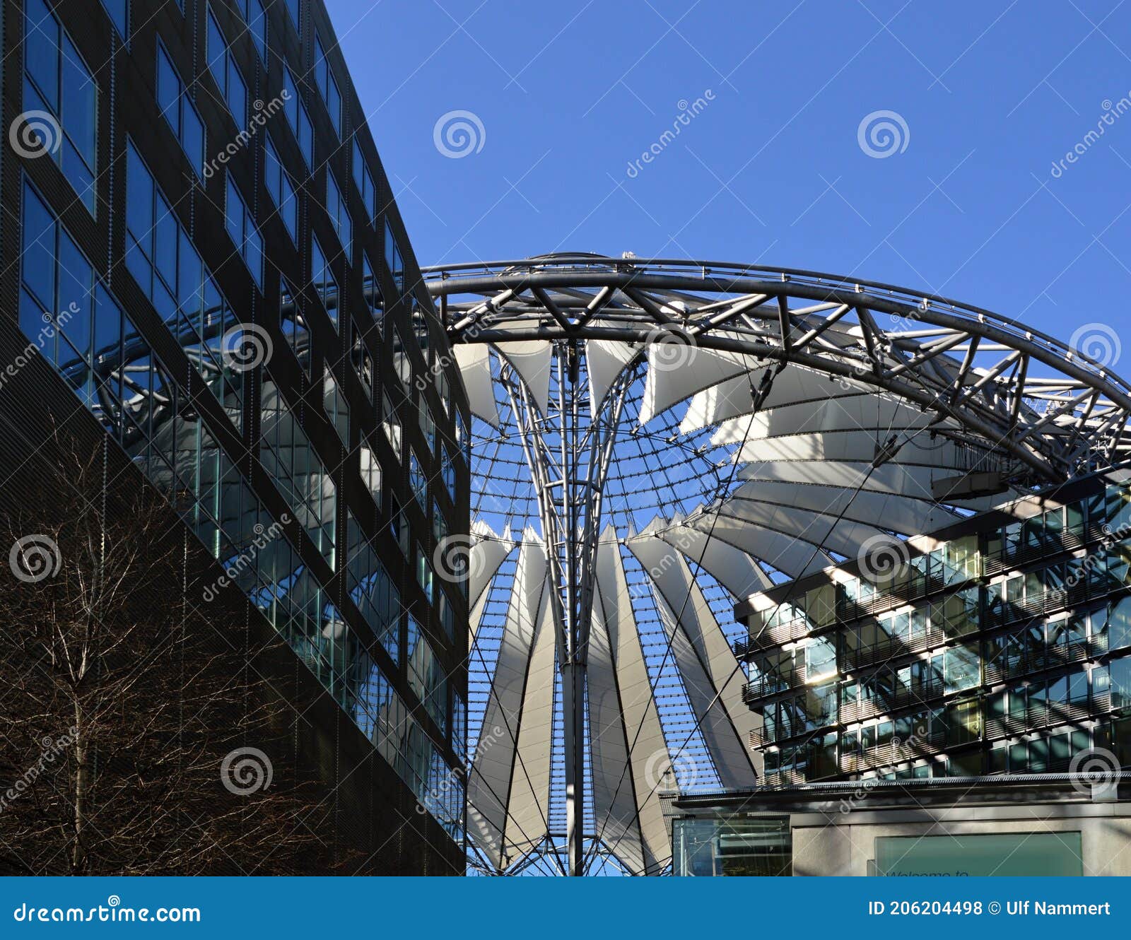 Edificio Moderno En El Barrio De Mitte Berlin Foto de archivo - Imagen ...
