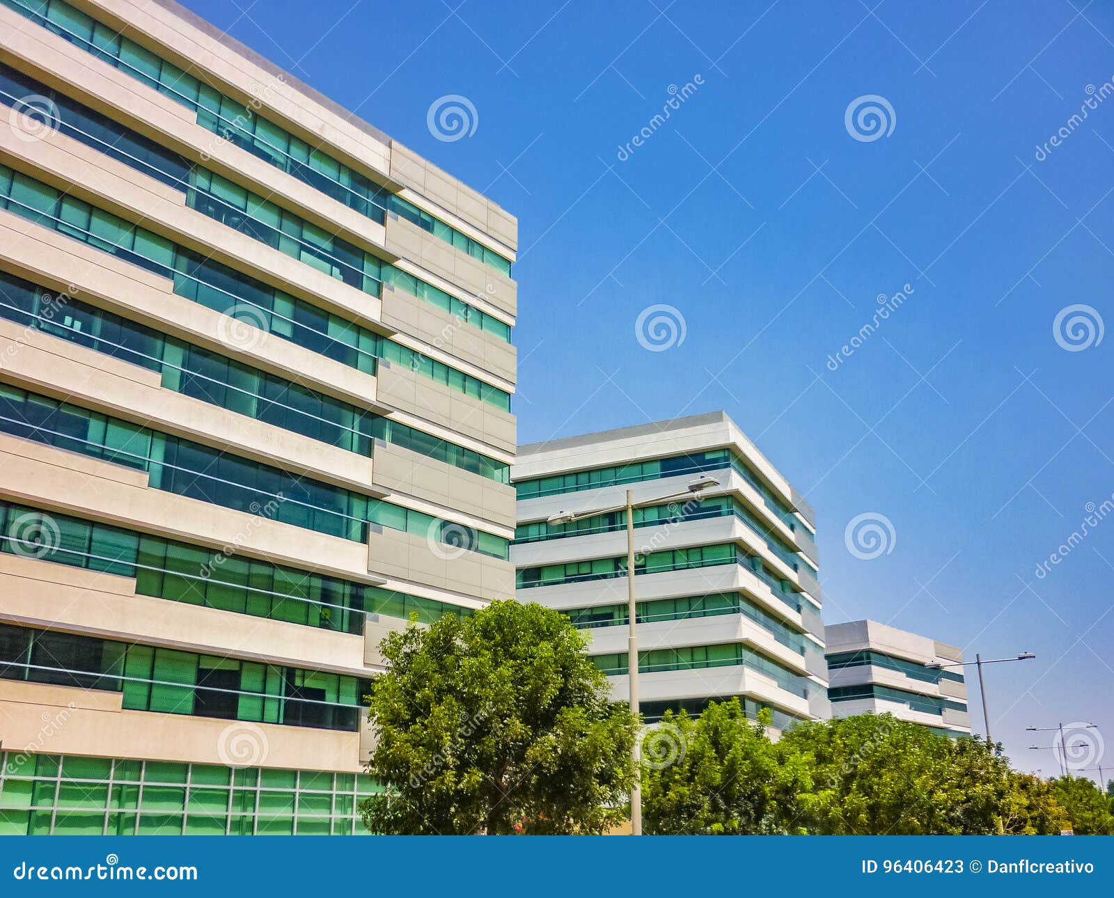 Edificio Moderno En Guayaquil, Ecuador Imagen de archivo - Imagen de ...