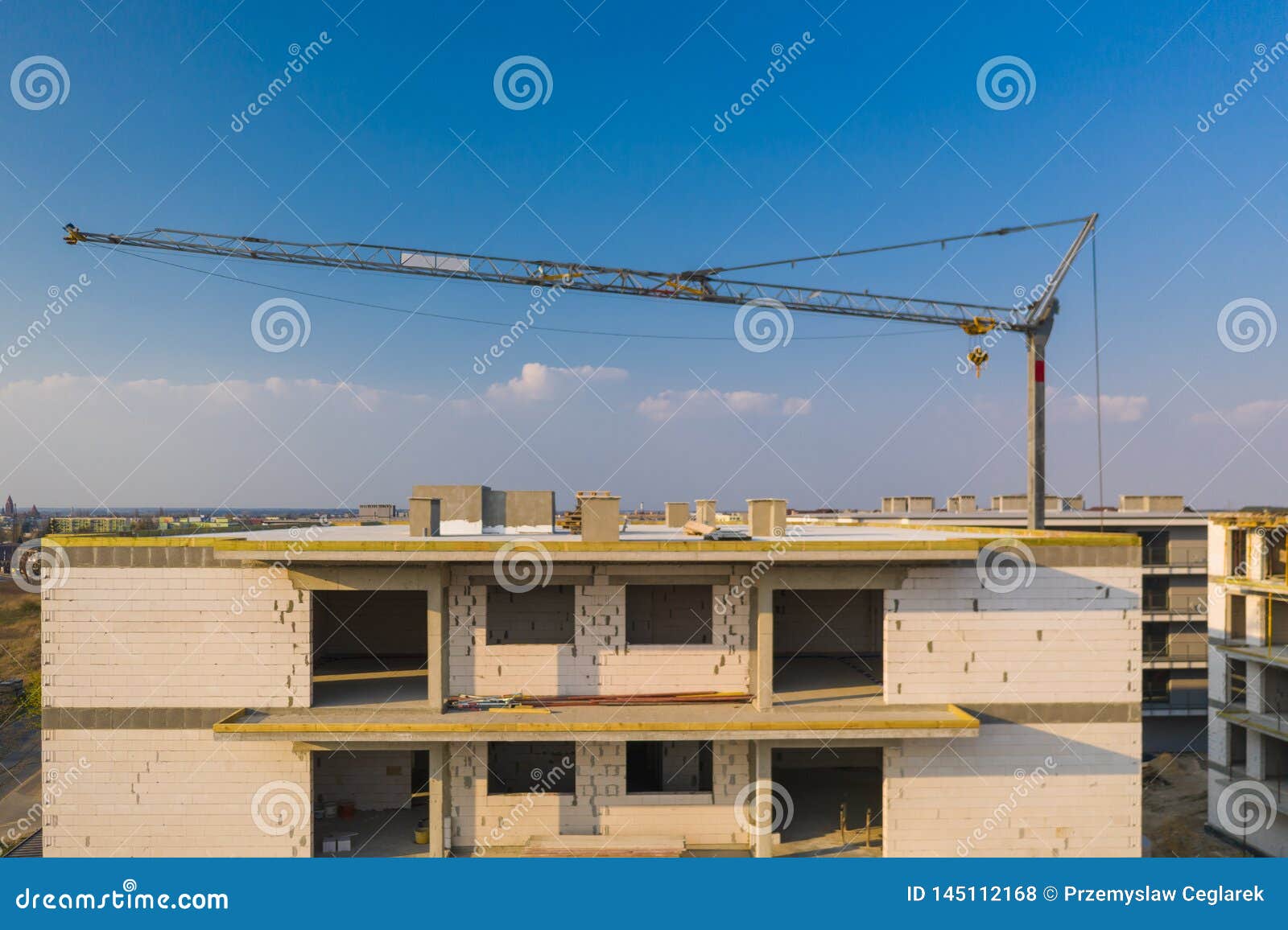 Edificio Multifamiliar Bajo Construcci?n Foto de archivo - Imagen de nuevo, estructura: 145112168