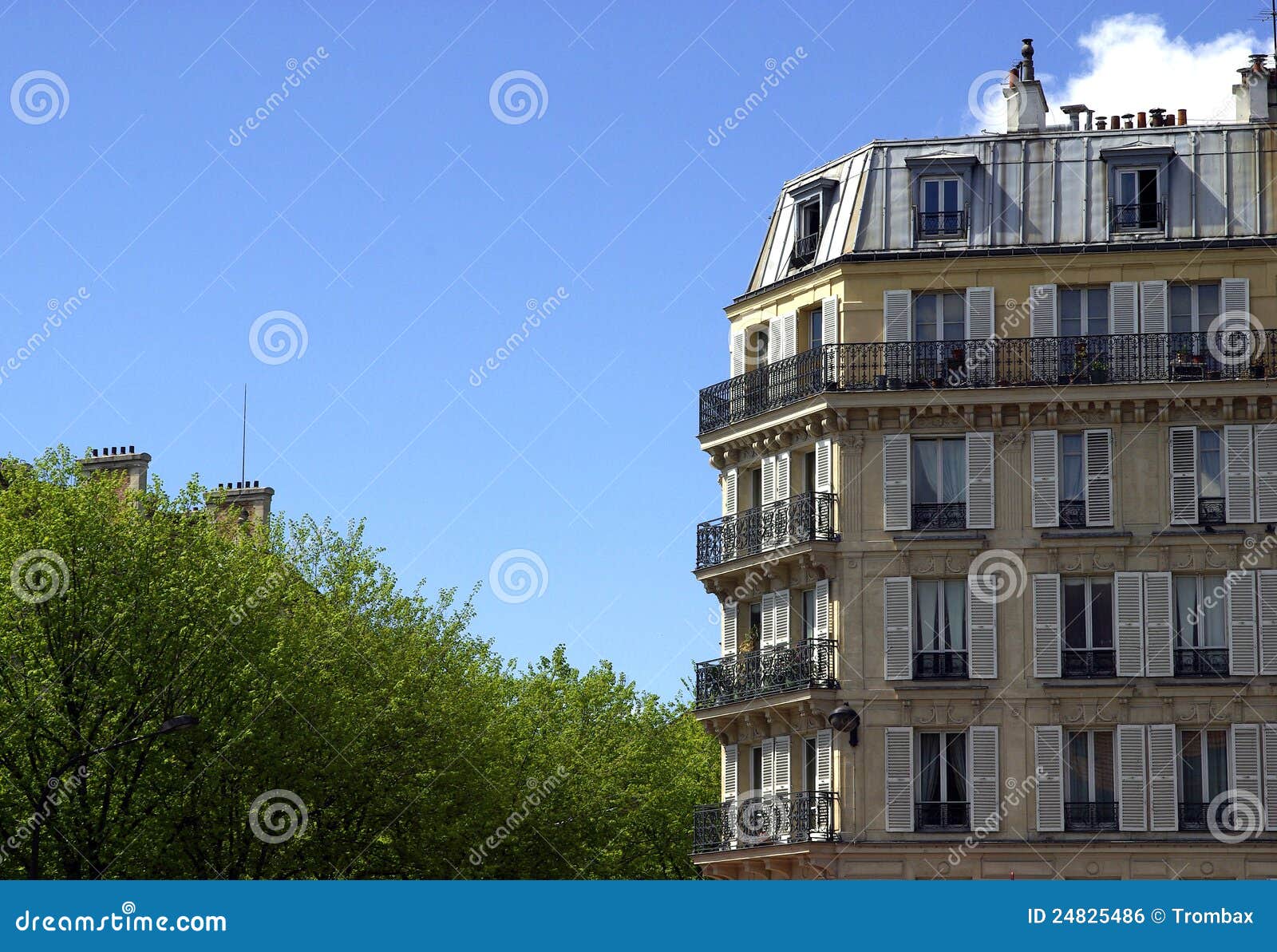 Edificio parisiense típico foto de archivo. Imagen de francia - 24825486