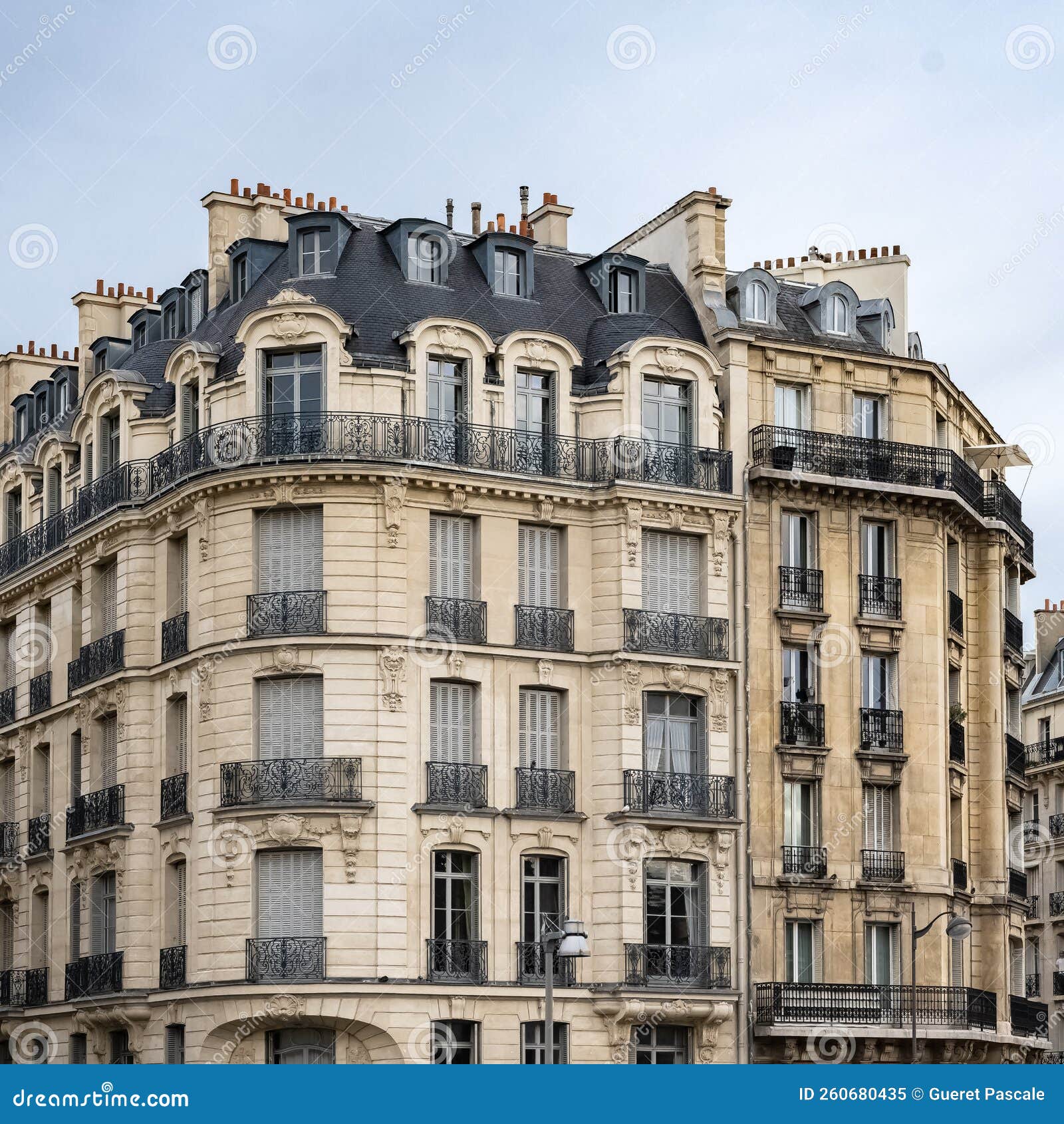 Edificio Parrocchiale Antico Immagine Stock - Immagine di vecchio, lusso: 260680435