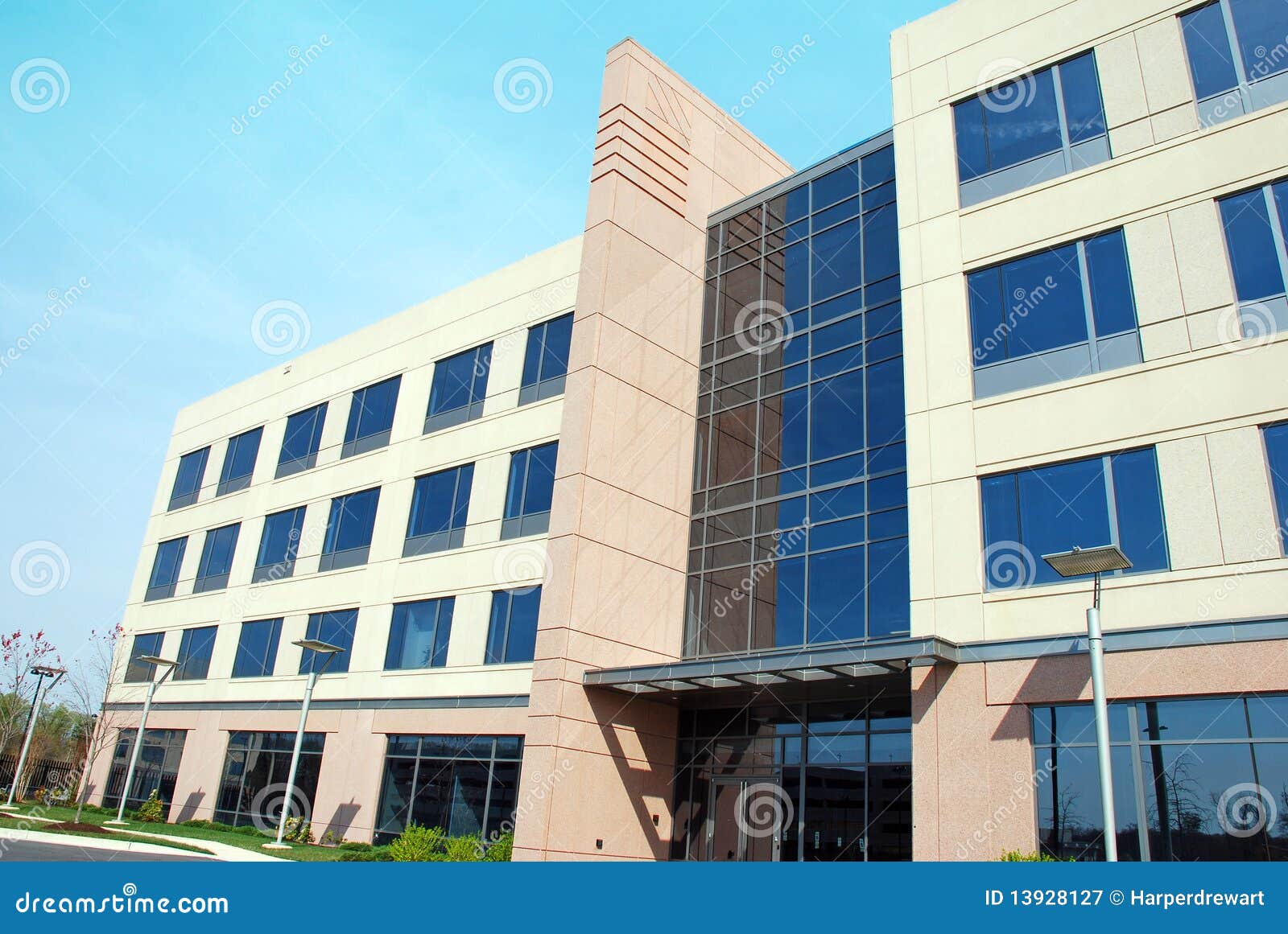 Edificio per uffici 20 immagine stock. Immagine di architettura - 13928127