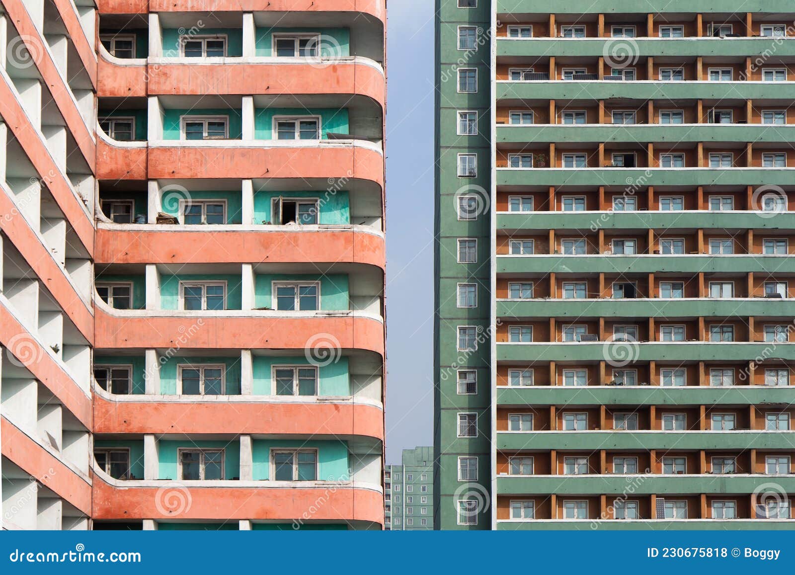 Edificio Residencial De Pyongyang, Corea Del Norte Foto de archivo ...