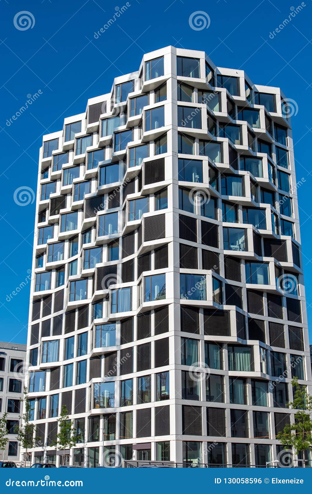 Edificio Residenziale Di Palazzo Multipiano Moderno Fotografia Stock ...