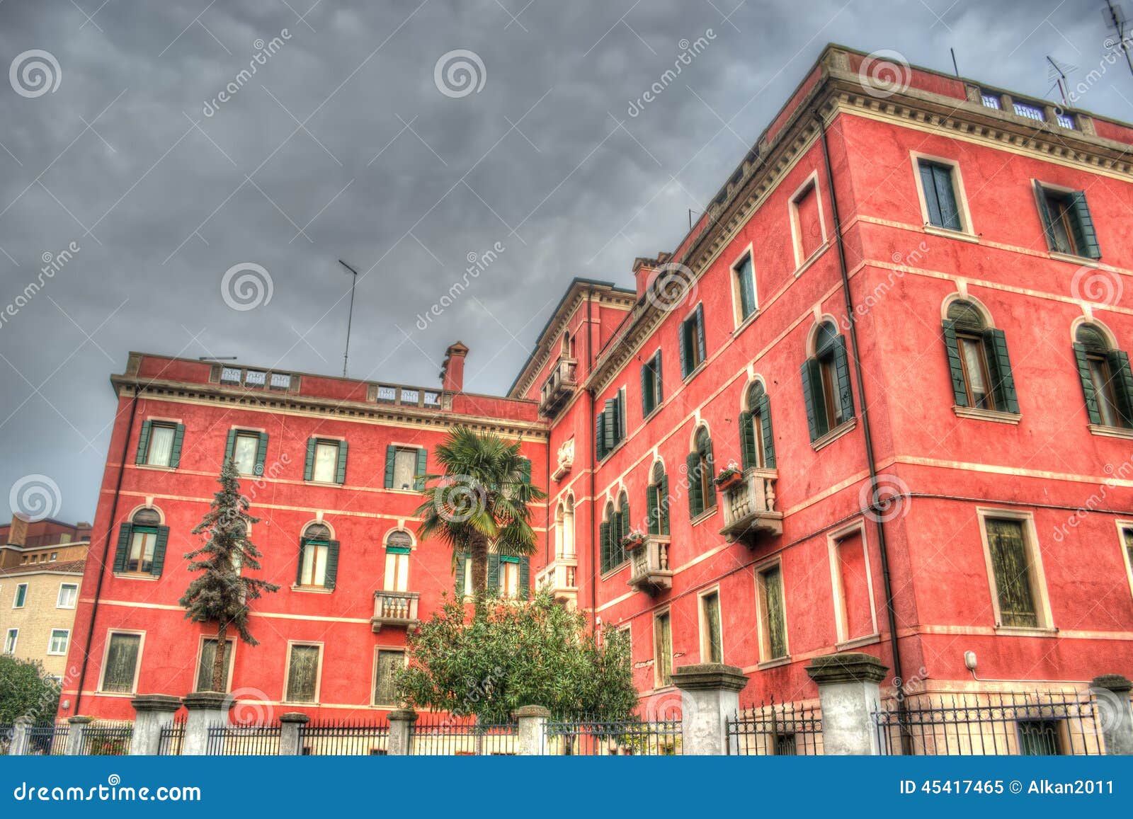 Edificio rojo de Hdr imagen de archivo. Imagen de rojo - 45417465