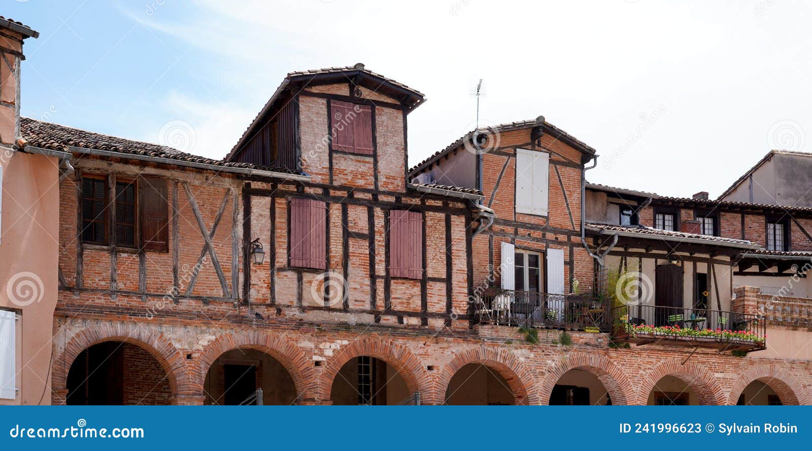 Edificio Rojo De La Ciudad De Albi, Centro Medieval Imagen de archivo ...