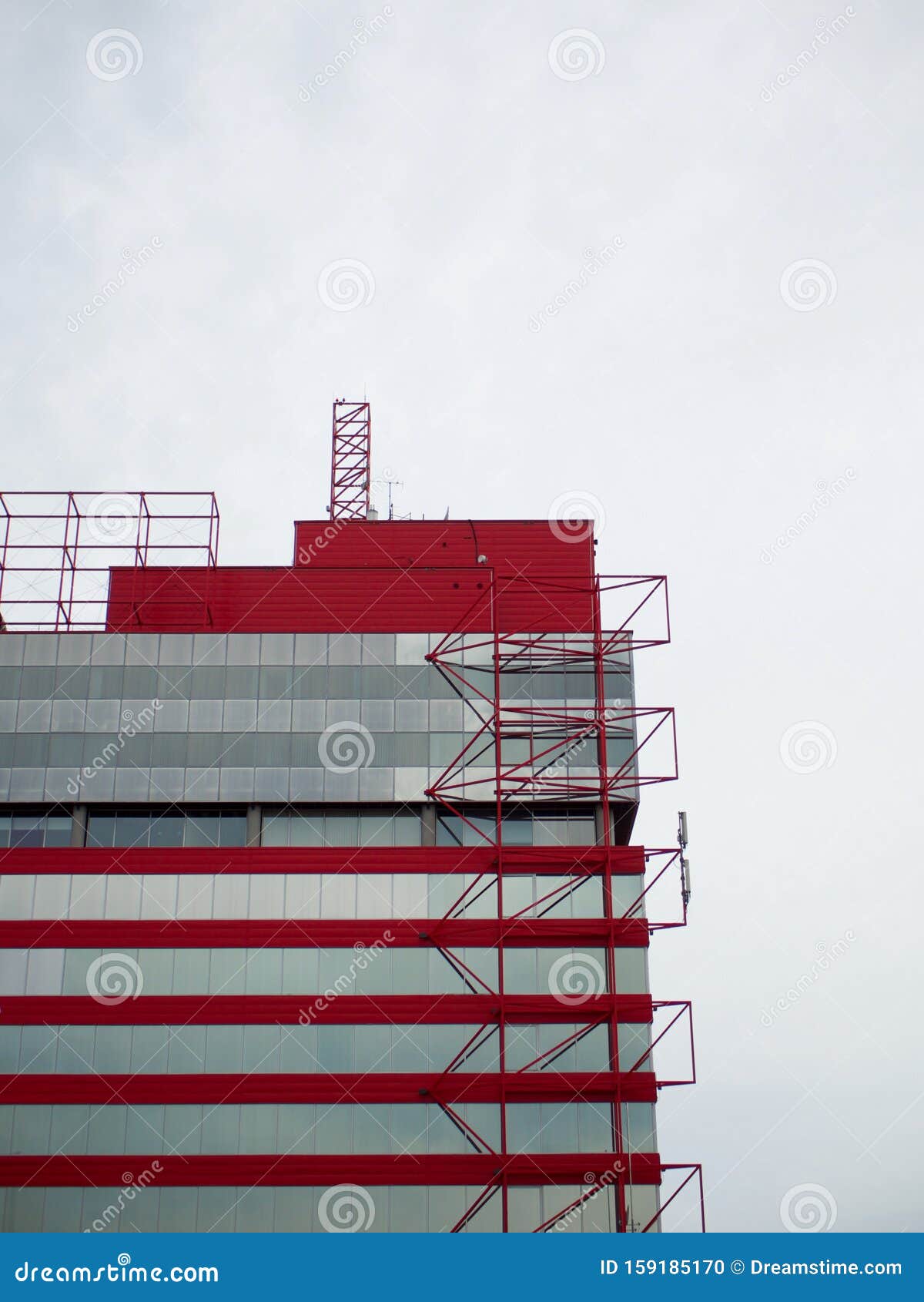 Edificio Rojo En Tallin, Estonia Foto de archivo - Imagen de edificio ...