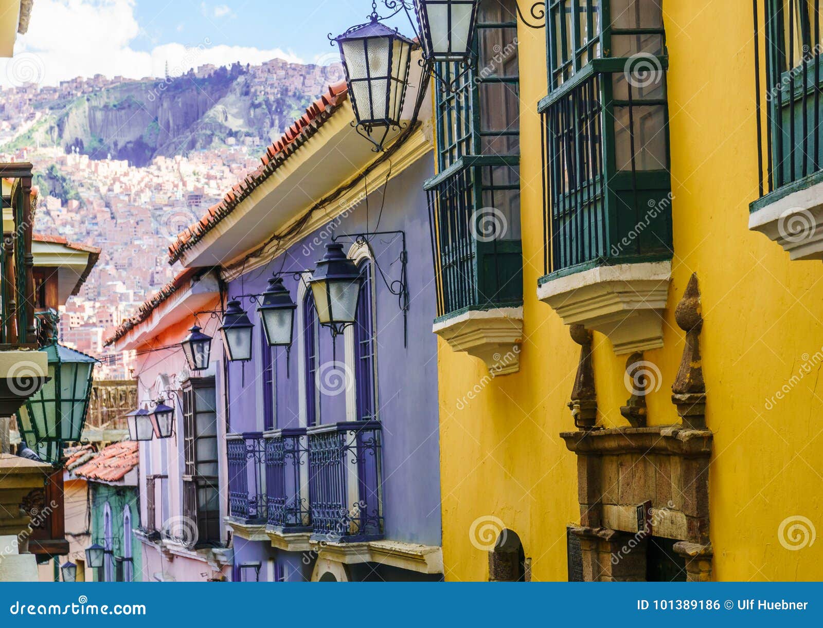 Edificios Coloniales Coloridos En El La Paz Bolivia Foto de archivo ...