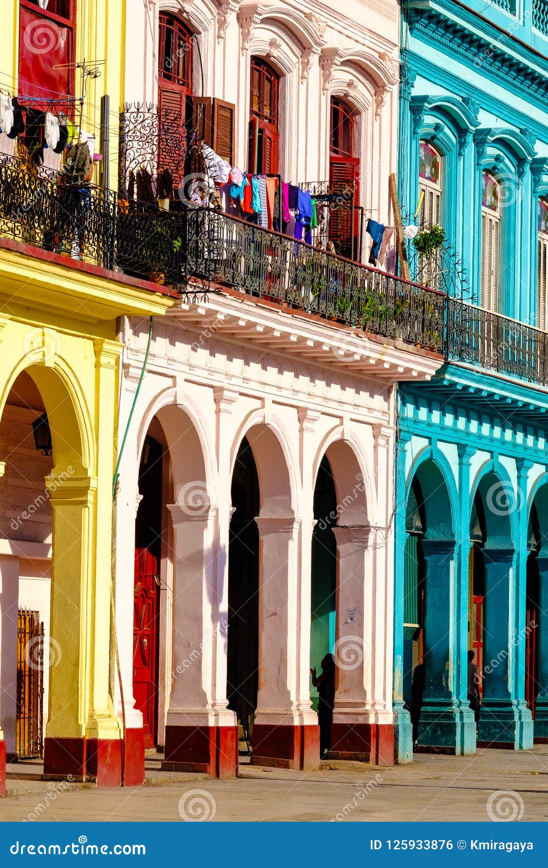 Edificios Coloniales En La Habana Vieja Foto de archivo - Imagen de ...