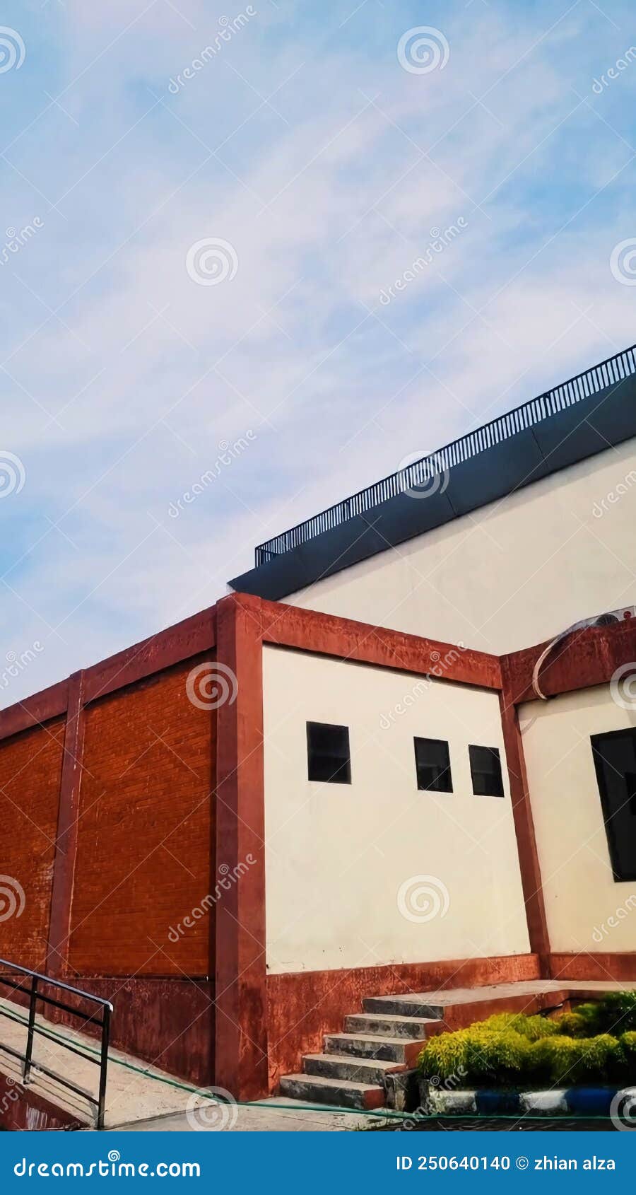 Edificios Con Texturas Muy Limpias Y Nubes Tan Hermosas Foto de archivo ...