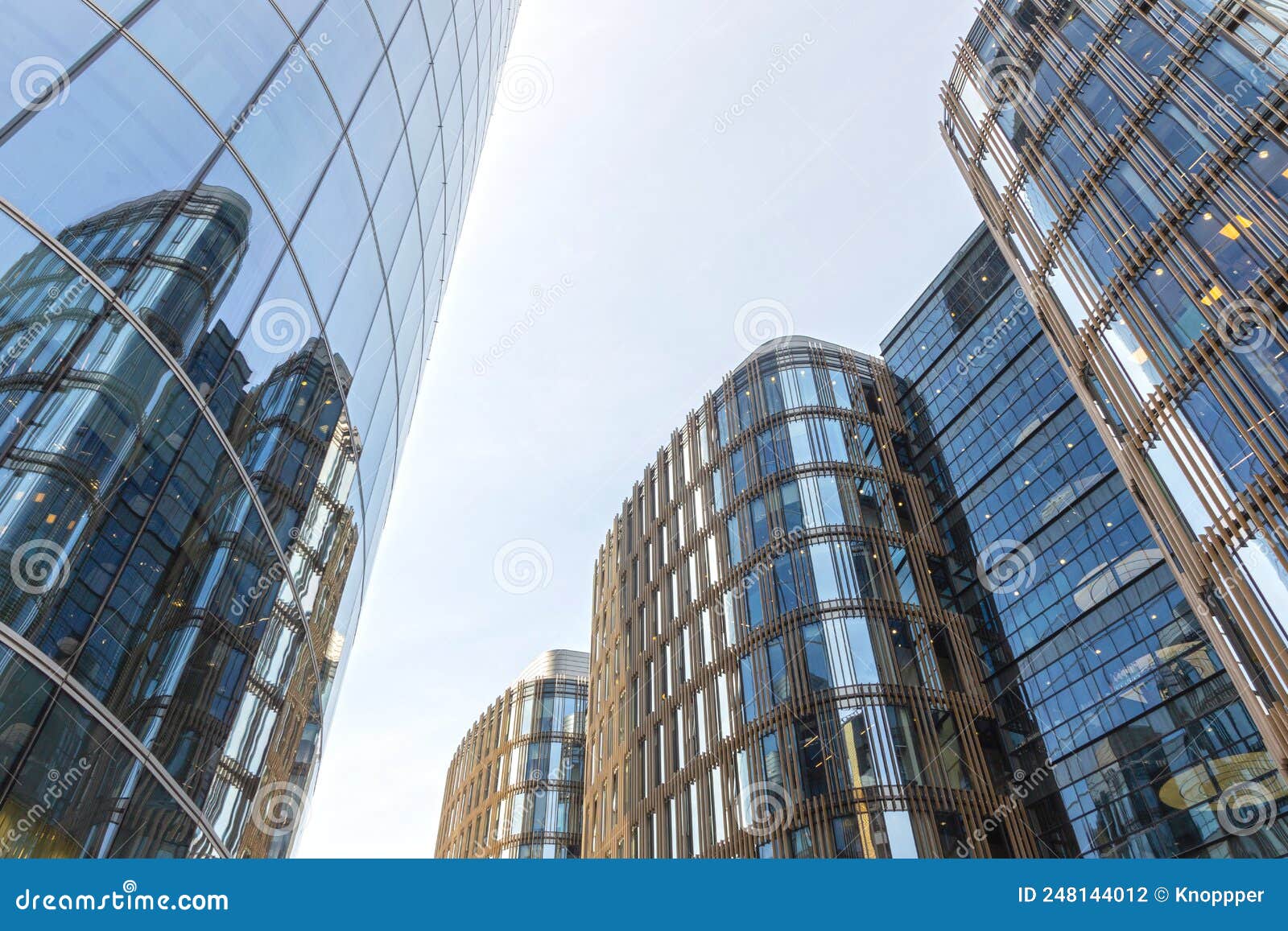 Edificios De Cristal Modernos Fotografía editorial - Imagen de comercial, reflejo: 248144012