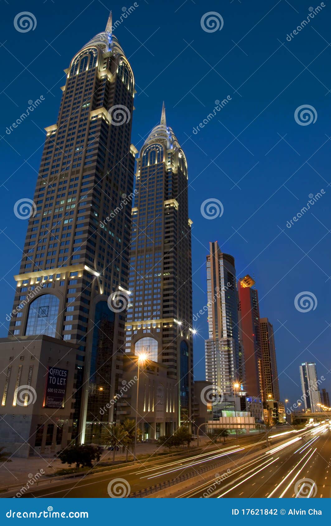 Edificios de Dubai fotografía editorial. Imagen de medio - 17621842
