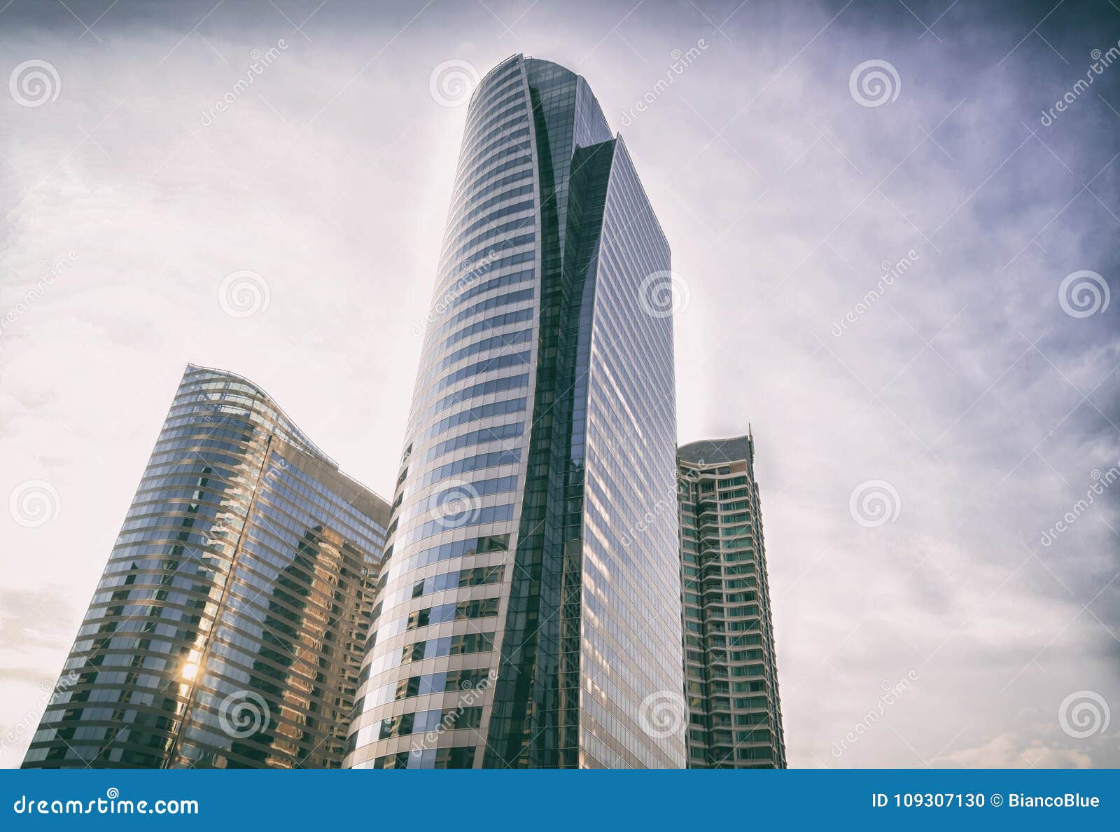 Edificios De Oficinas Modernos En Centro De Ciudad Foto de archivo - Imagen de corporativo ...
