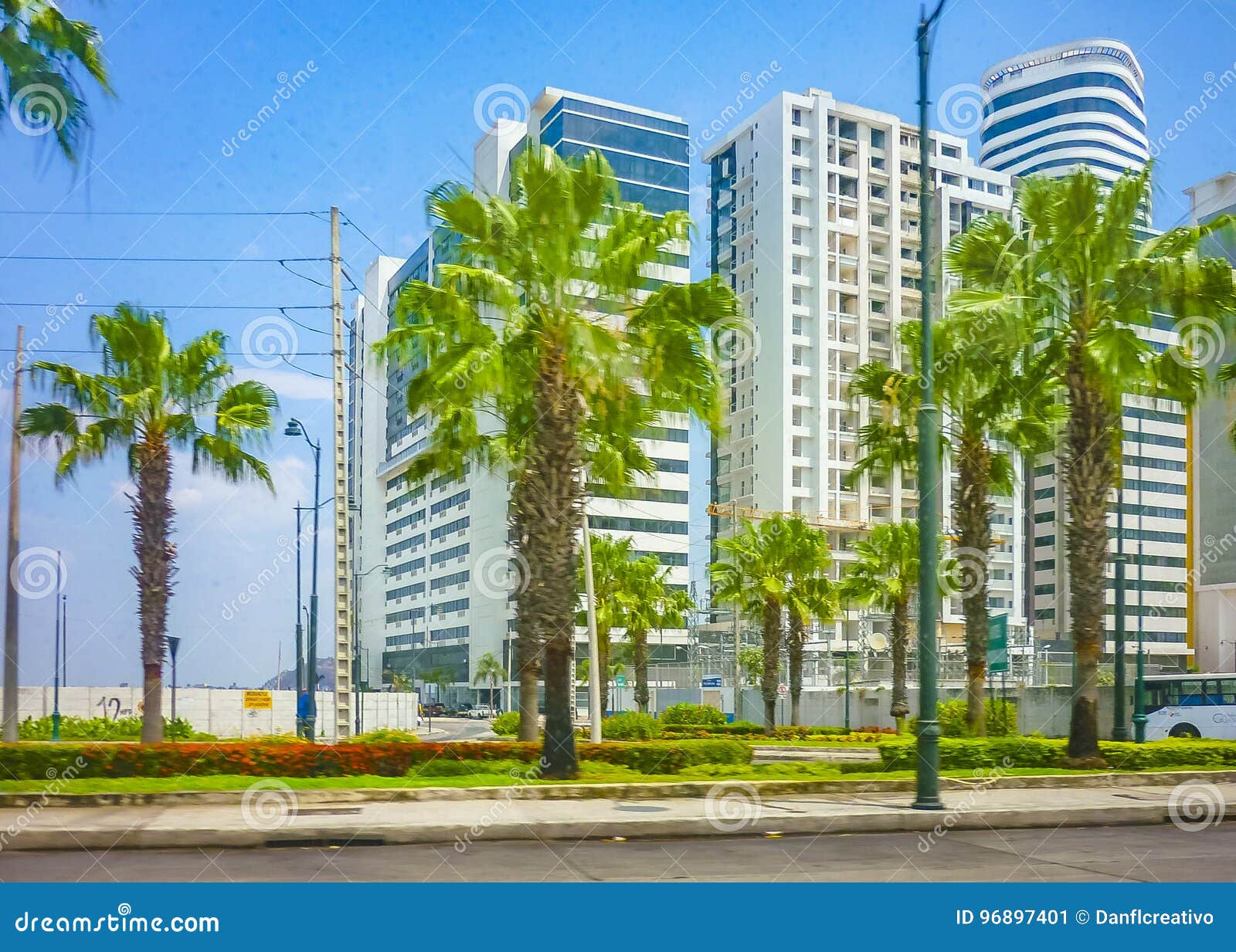 Edificios De Oficinas Modernos, Guayaquil, Ecuador Foto editorial ...