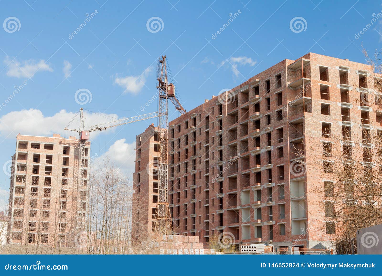 Edificios De Varios Pisos De Gran Altura Bajo Construcci?n Gr?a Cerca ...