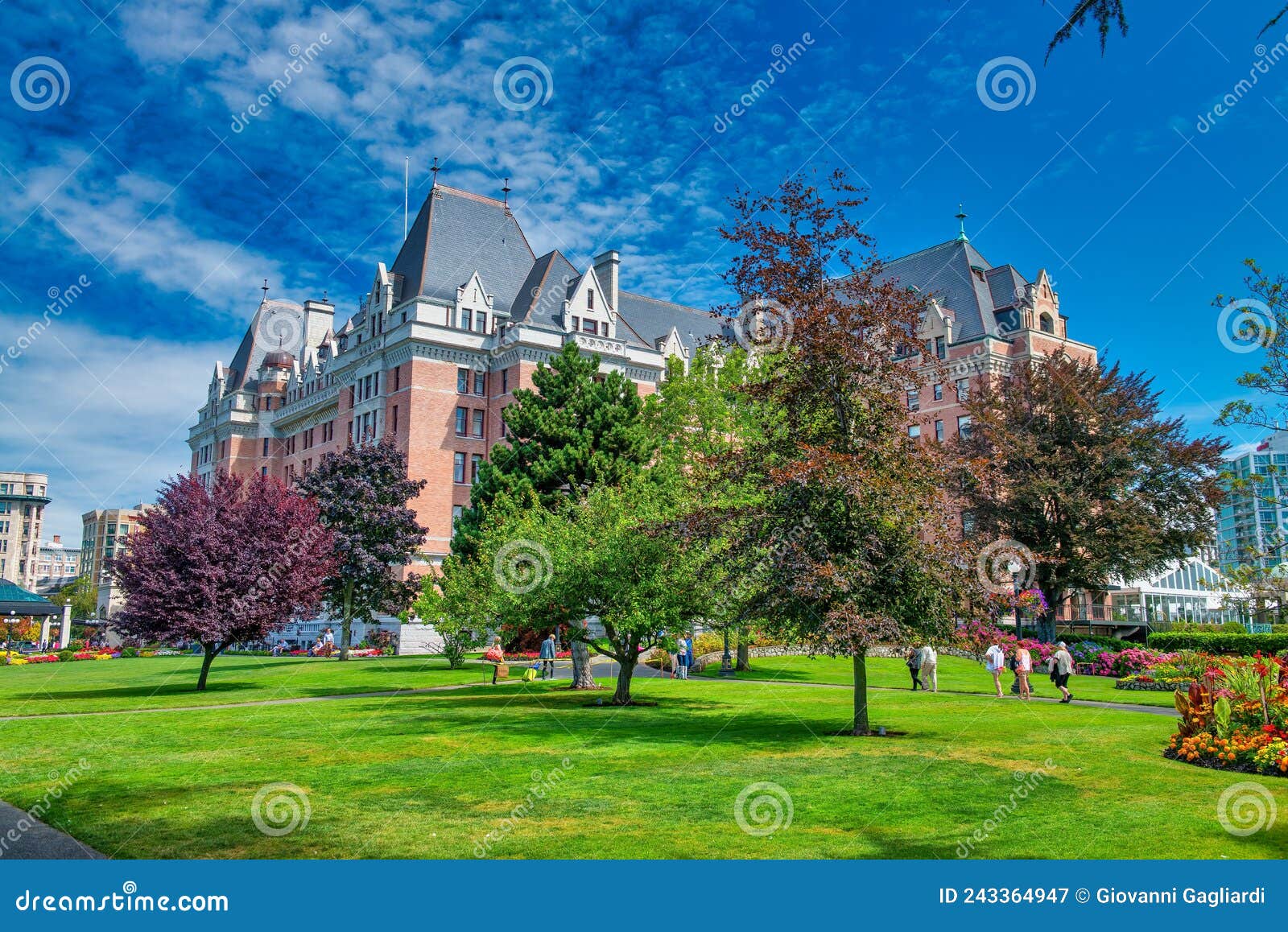 Edificios De Victoria En Una Hermosa Isla De Vancouver En Verano ...