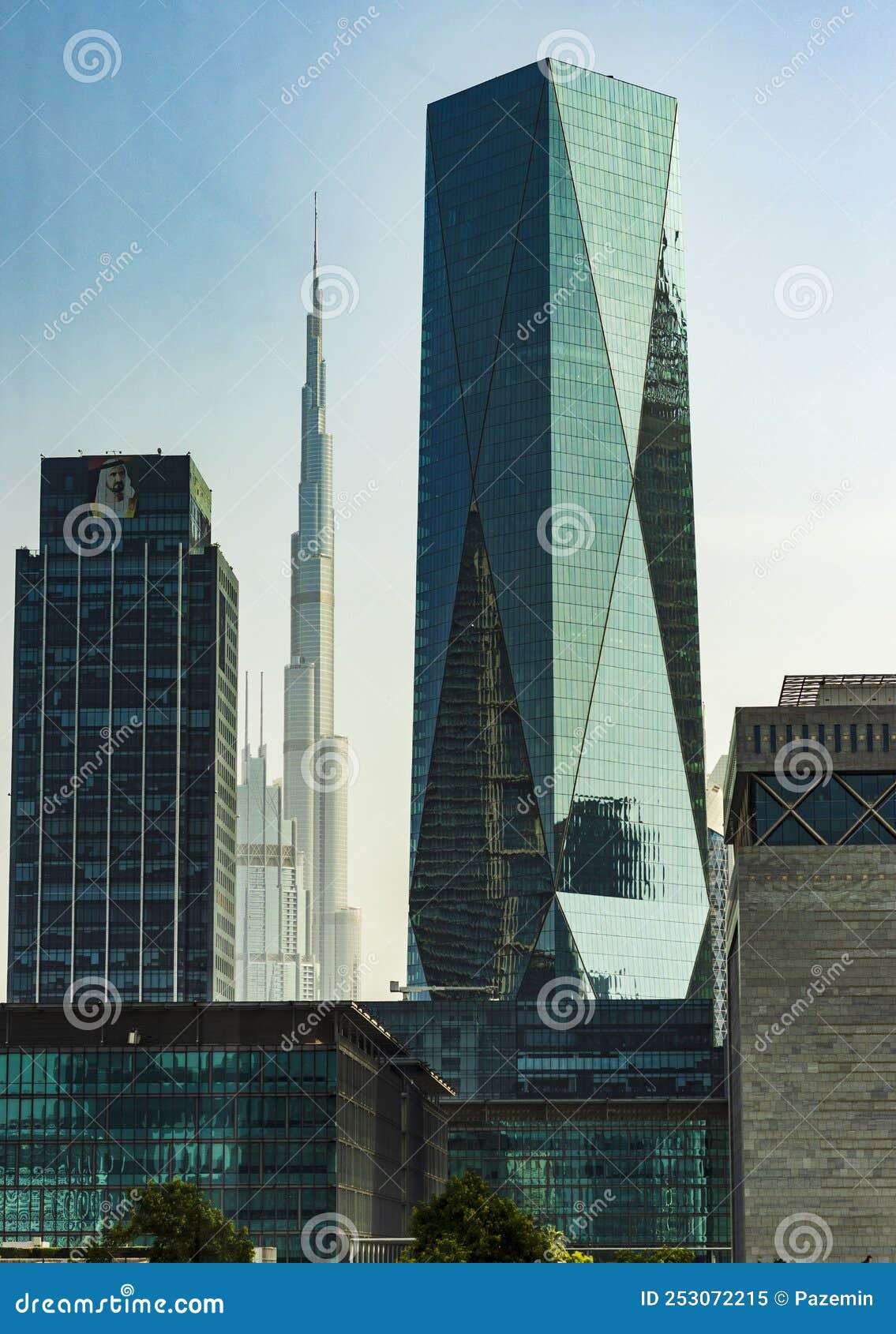 Edificios Dubai Uae 07172022 En El Centro Financiero Internacional ...