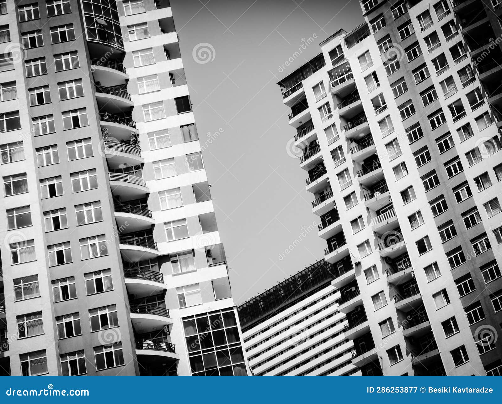 Edificios En Blanco Y Negro Imagen de archivo - Imagen de cuadrado ...