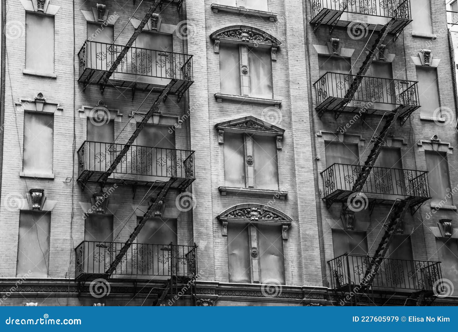 Edificios En Blanco Y Negro Imagen de archivo - Imagen de nuevo, blanco ...