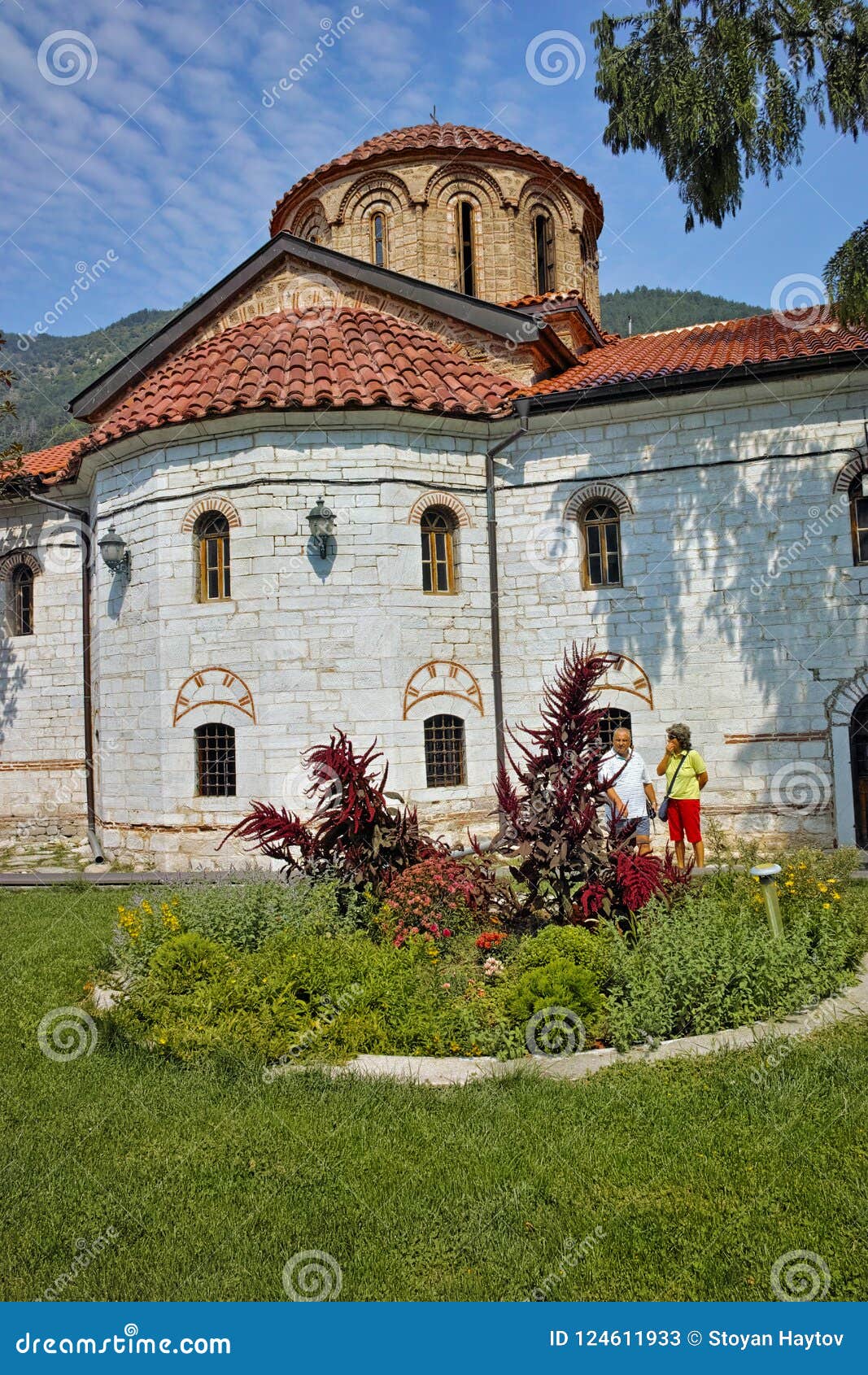 Edificios En El Monasterio Medieval De Bachkovo, Bulgaria Foto de ...