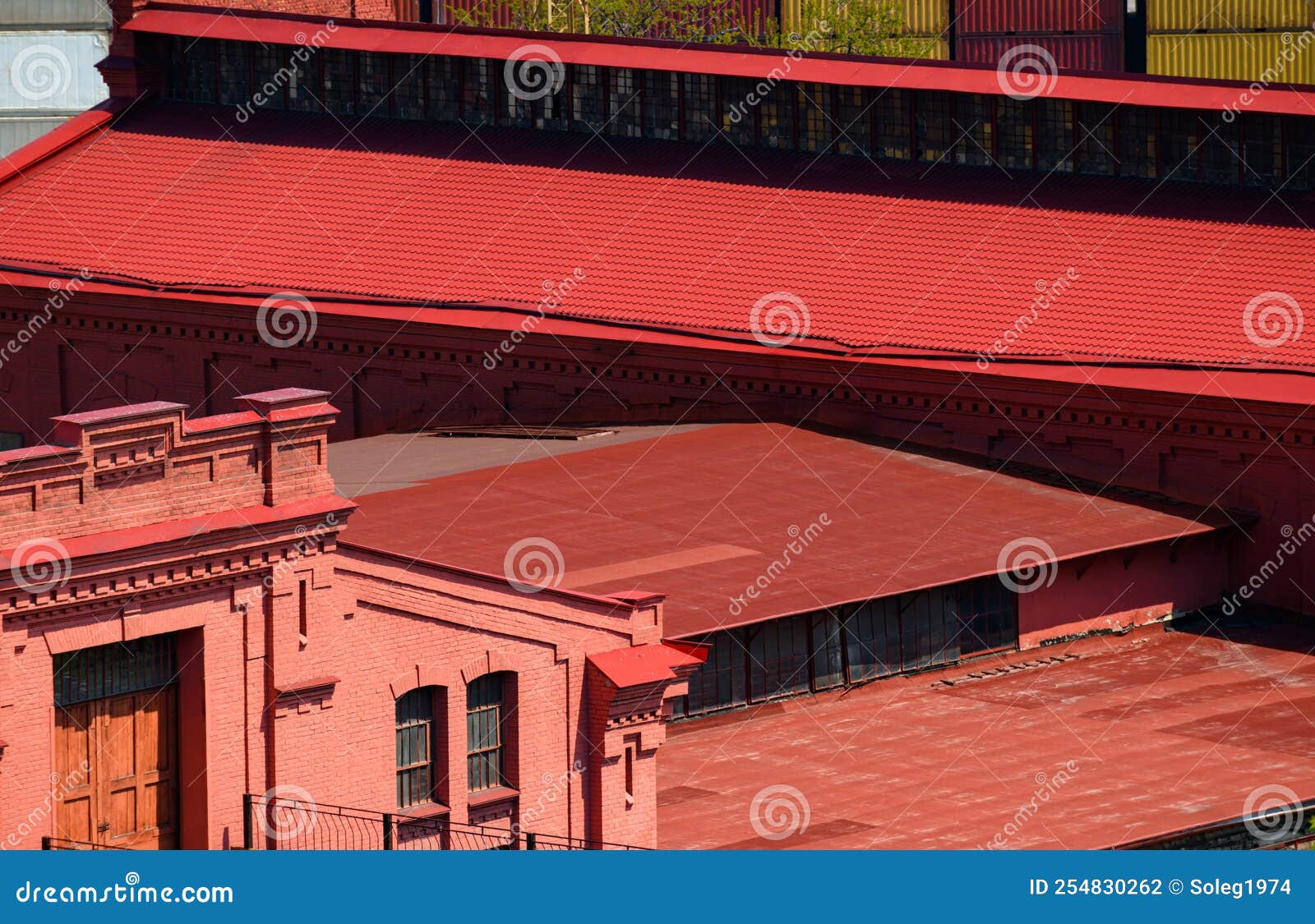 Edificios Industriales Rojos Paredes De Ladrillo Y Techos De Estilo ...