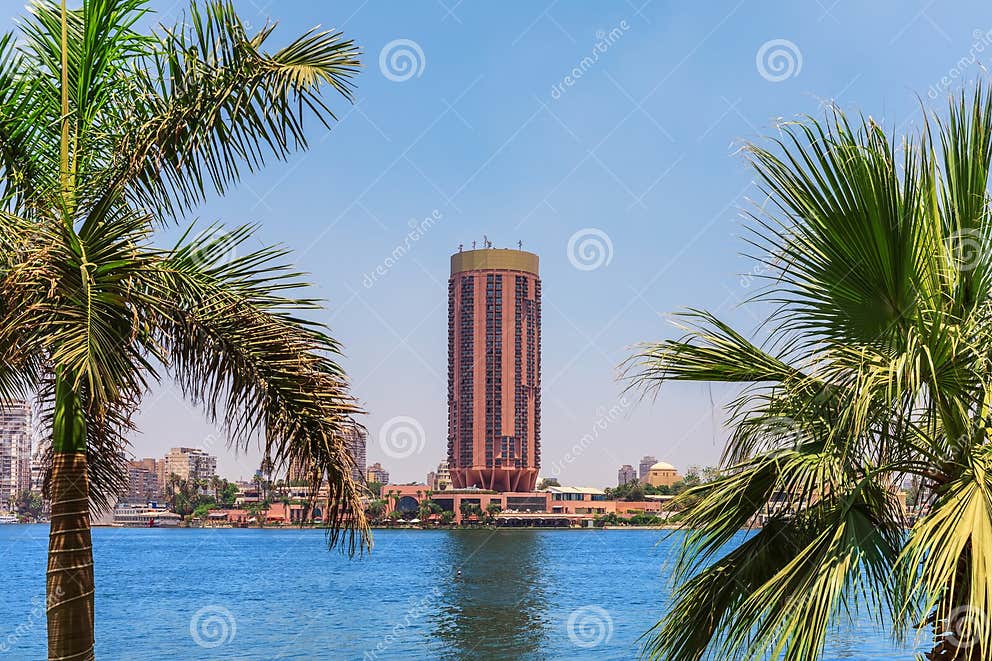Edificios Modernos De Cairo a Orillas Del Río Nilo Egipto Imagen de archivo - Imagen de capital ...