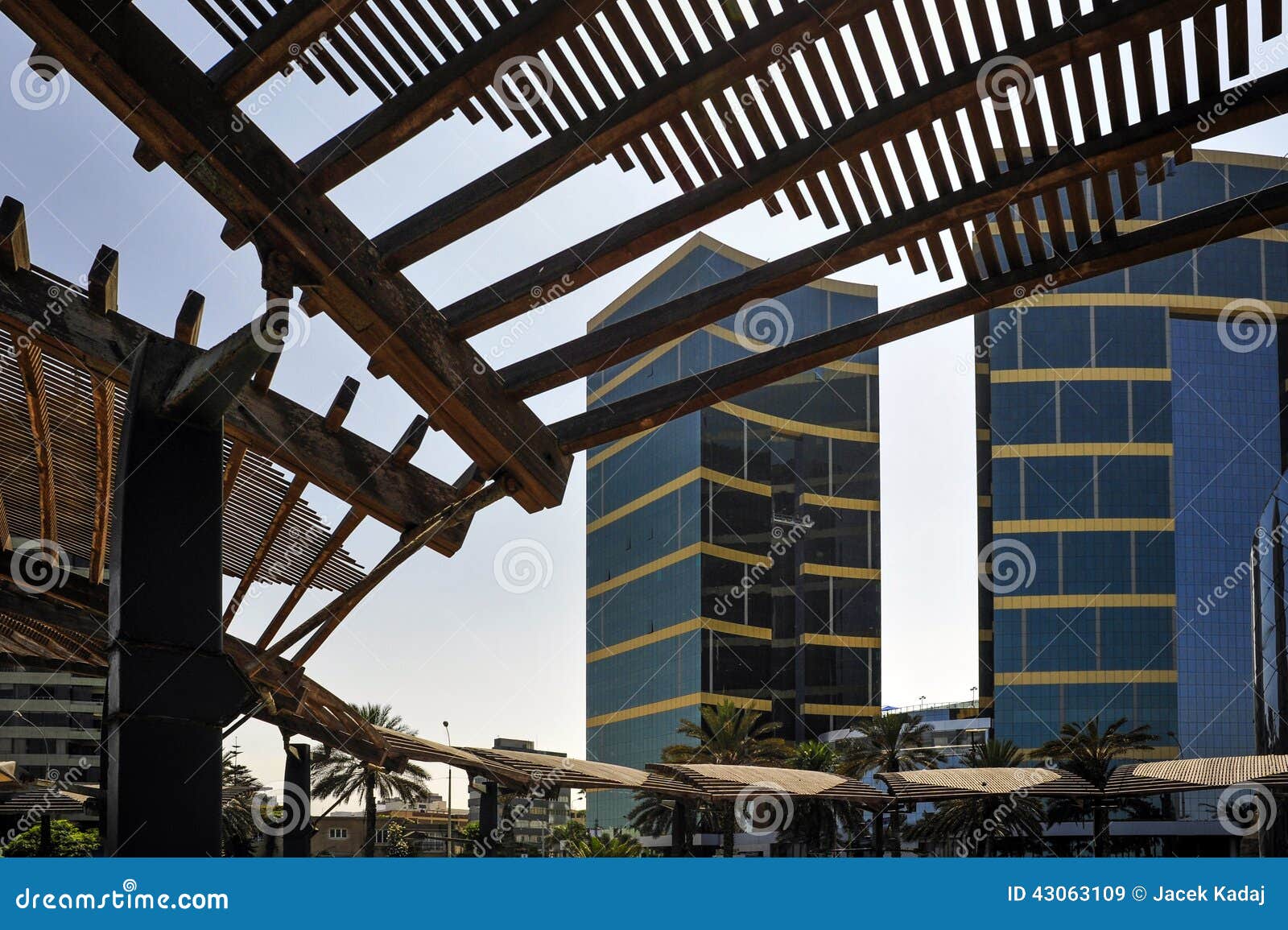 Edificios Modernos De La Torre De Miraflores Lima Peru Fotos de stock ...