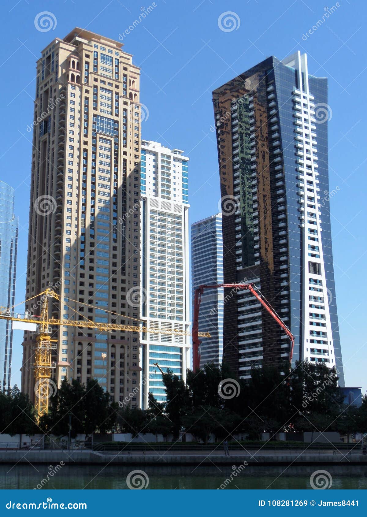 Edificios Modernos En Dubai Imagen de archivo - Imagen de dubai ...