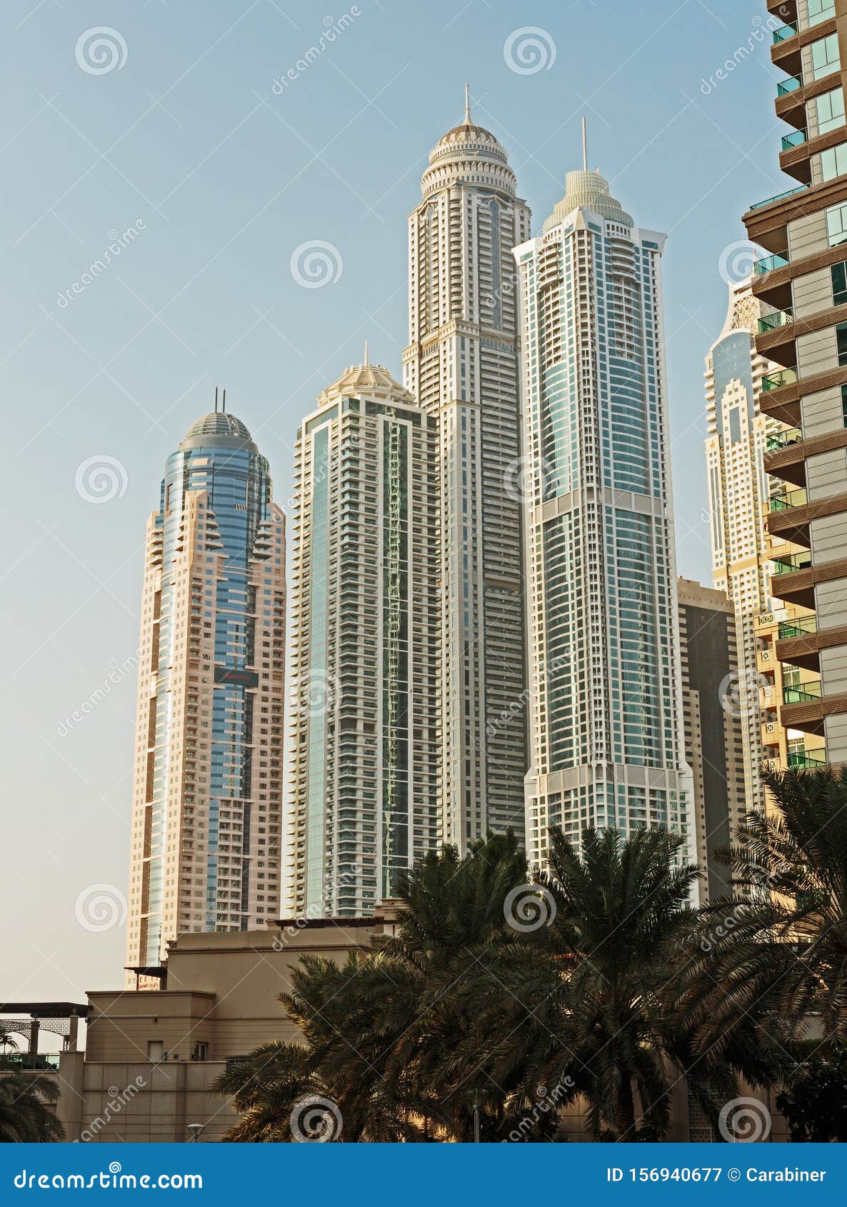 Edificios Modernos En Dubai Imagen de archivo - Imagen de industria ...