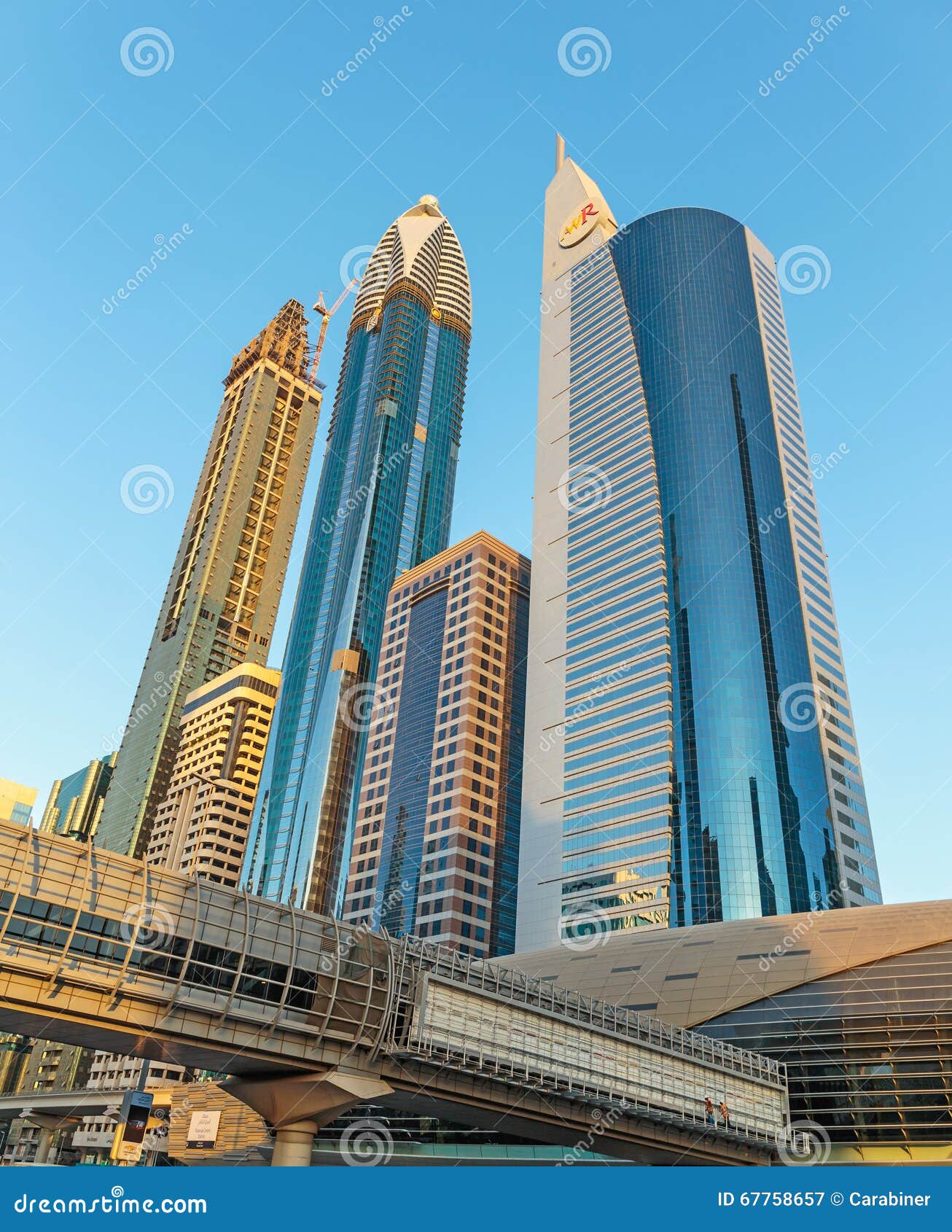 Edificios Modernos En Dubai Fotografía editorial - Imagen de calle ...