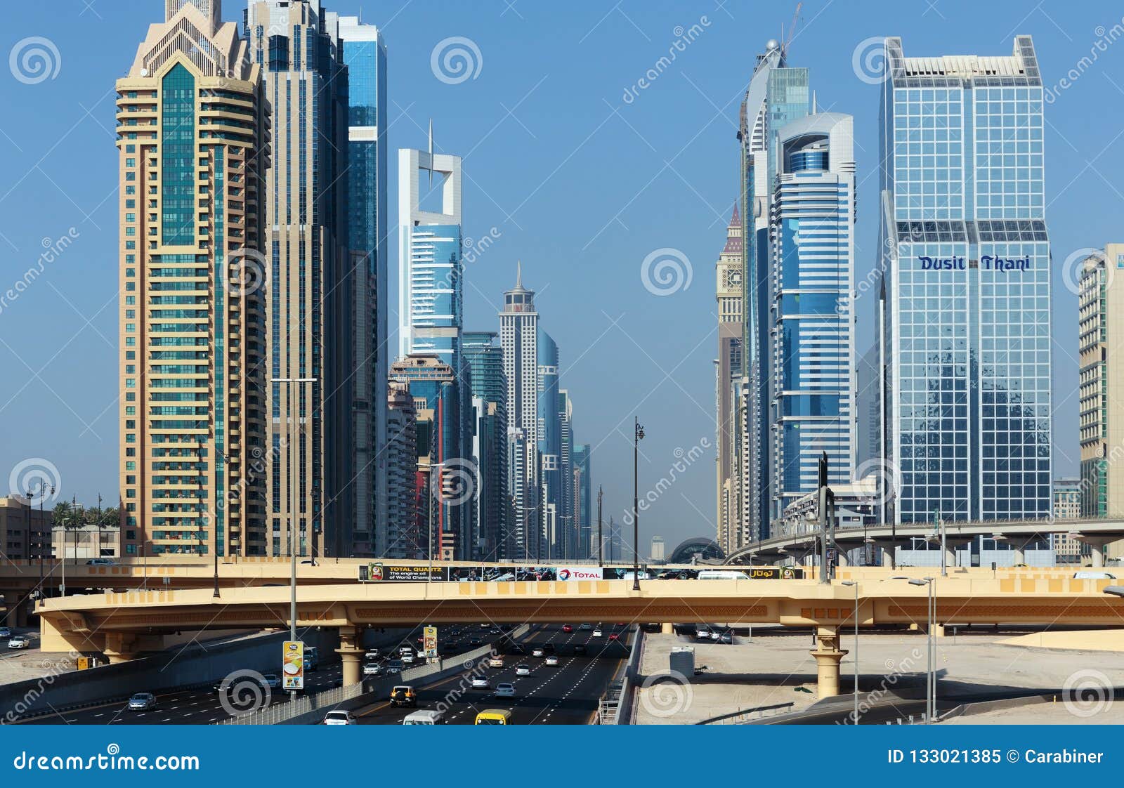 Edificios Modernos En Dubai UAE Imagen editorial - Imagen de construido ...