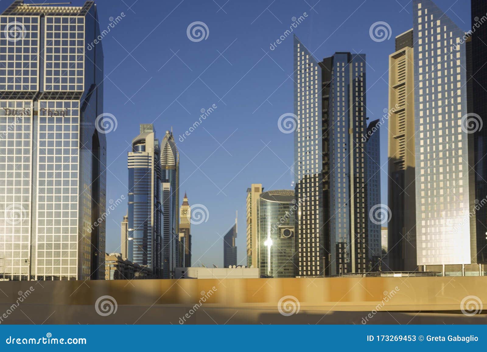 Edificios Modernos En El Centro De Dubai Foto de archivo editorial ...