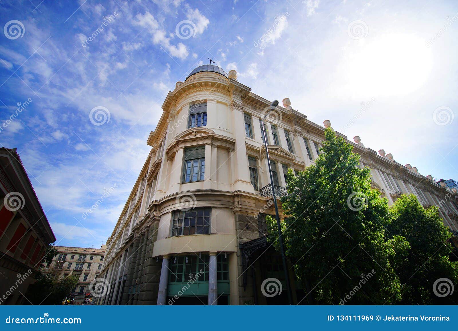 Edificios Neoclásicos En El Centro De Atenas Imagen de archivo - Imagen de fondo, foto: 134111969