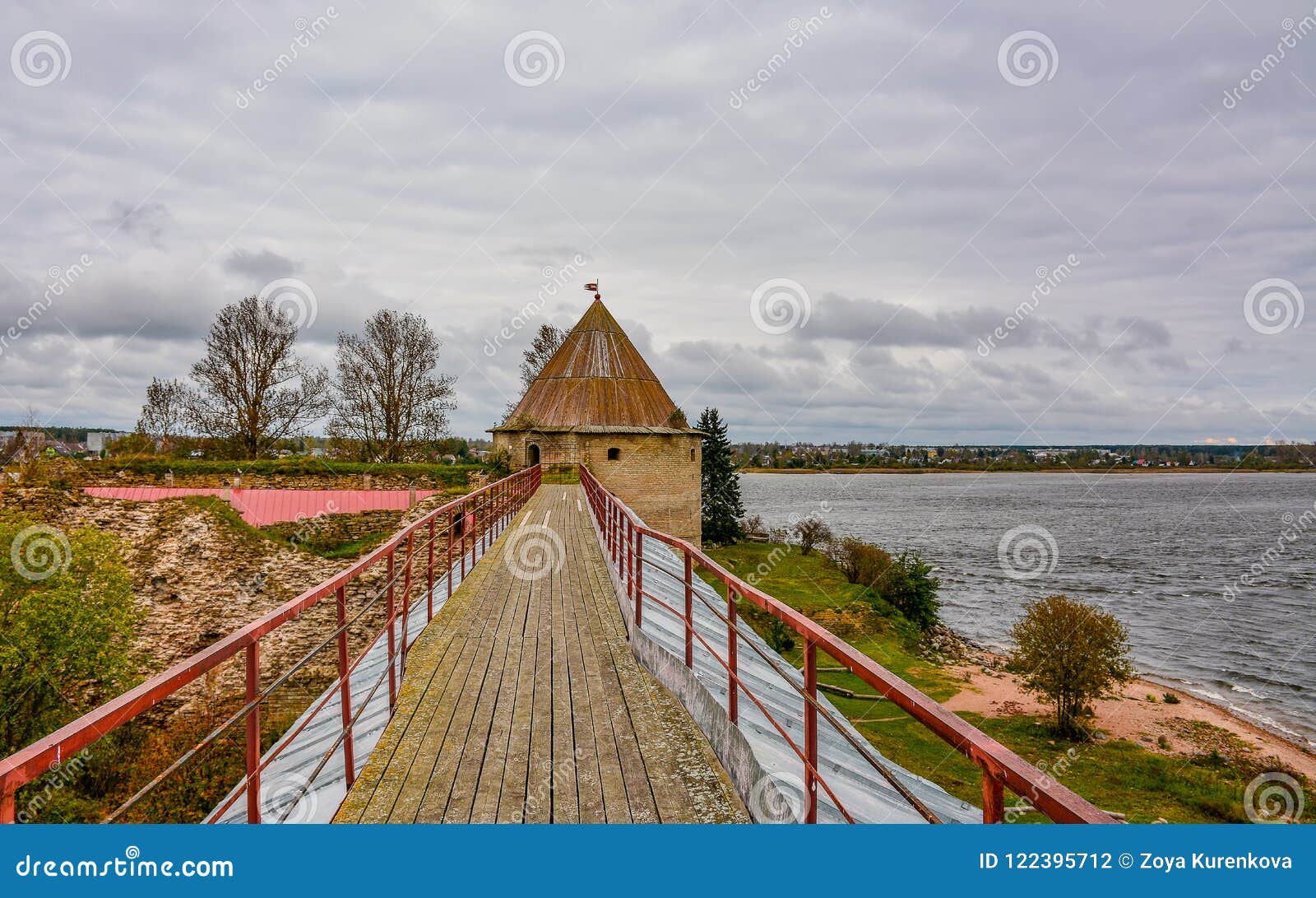 Edificios Preservados De La Fortaleza Antigua En La Isla De La Nuez ...