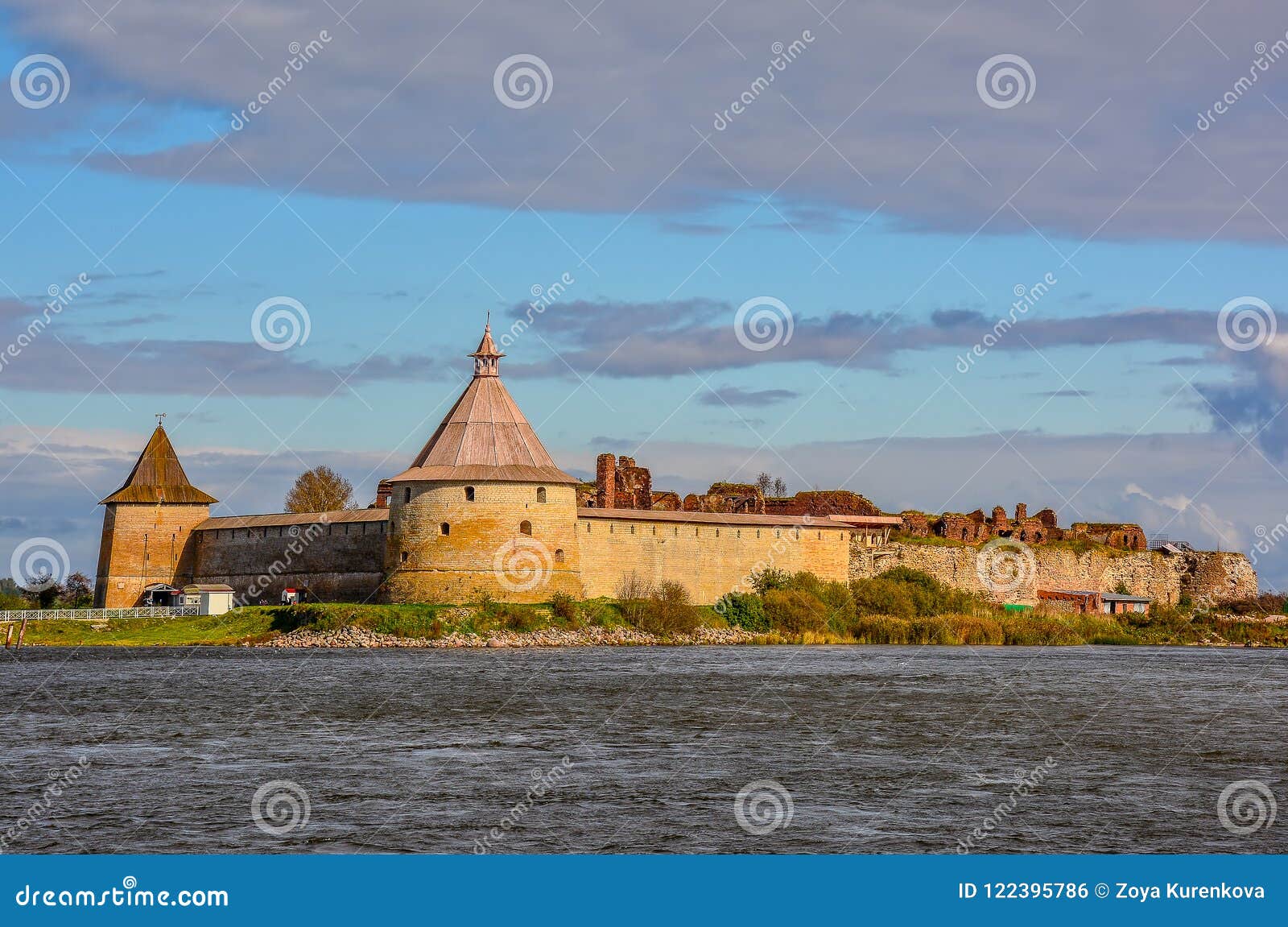 Edificios Preservados De La Fortaleza Antigua En La Isla De La Nuez ...