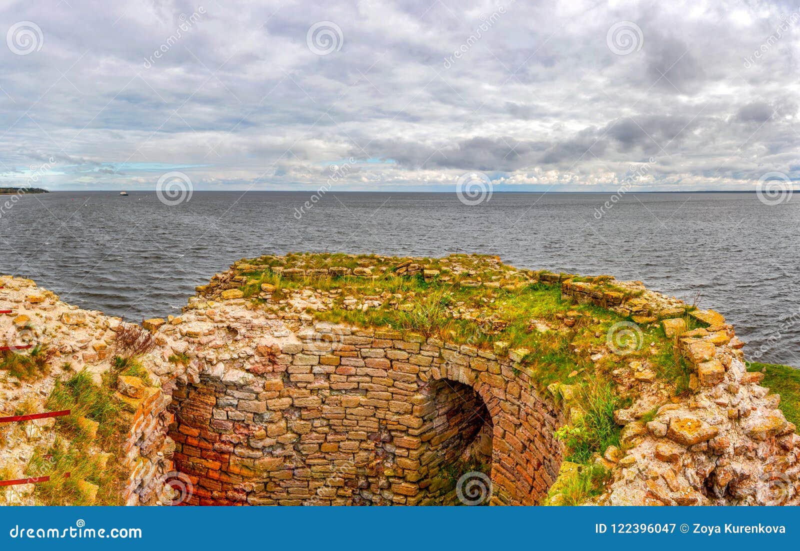 Edificios Preservados De La Fortaleza Antigua En La Isla De La Nuez ...