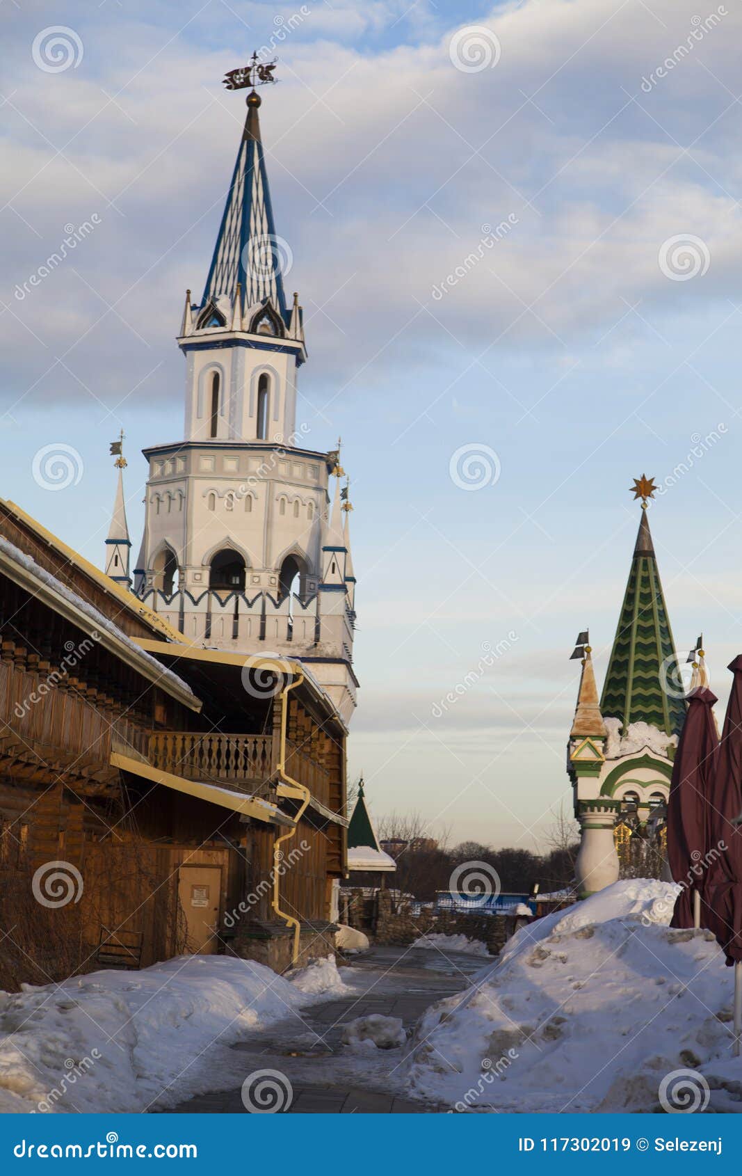 Edificios rusos antiguos imagen de archivo. Imagen de ortodoxo - 117302019