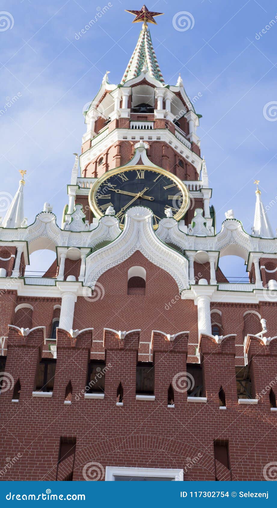 Edificios rusos antiguos foto de archivo. Imagen de casa - 117302754