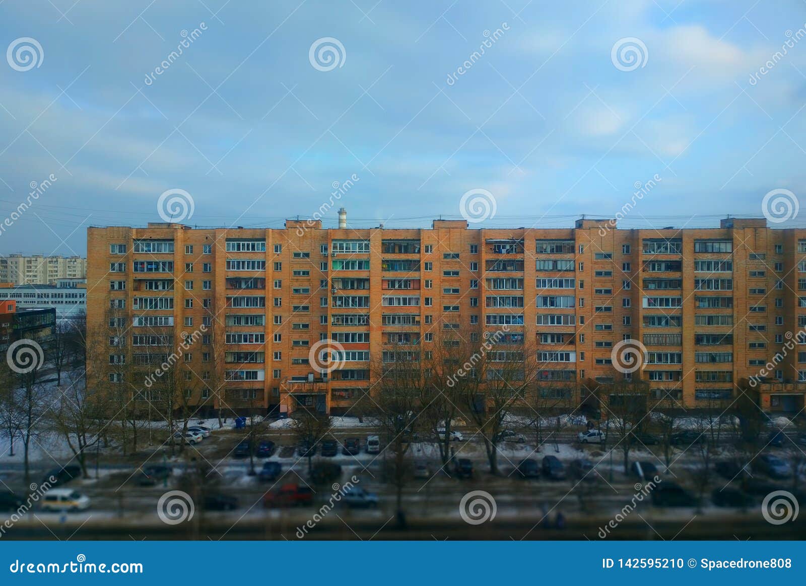 Edificios Rusos: Fondo De Los Suburbios De La Ciudad Foto de archivo ...