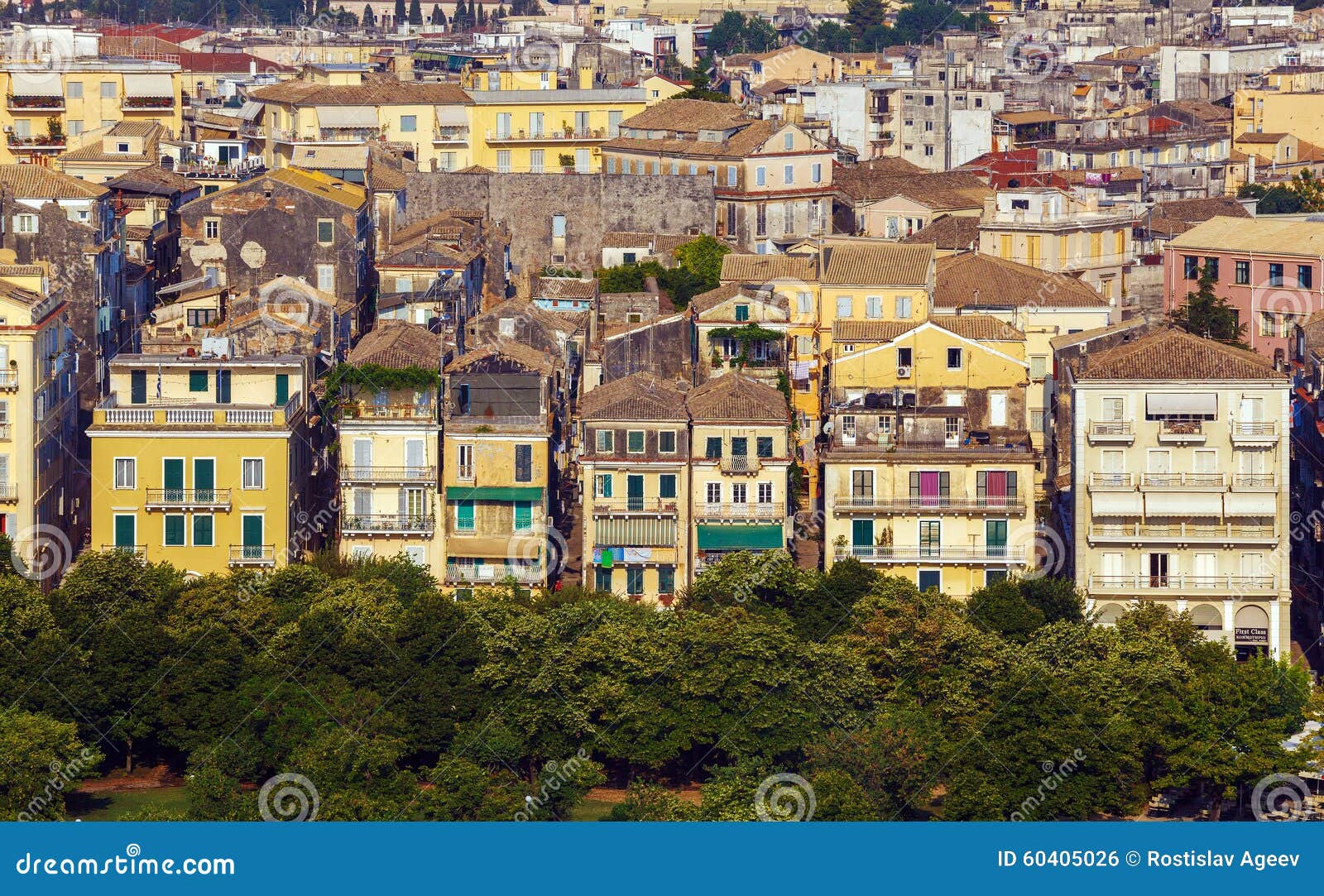 Edificios Típicos En La Ciudad Vieja, Kerkyra, Isla De Corfú, Grecia ...
