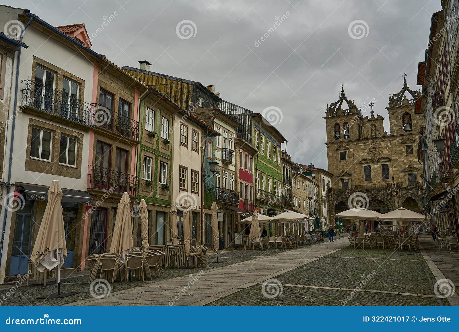 Edificios Y El Centro De La Ciudad De Braga Portugal Fotografía ...