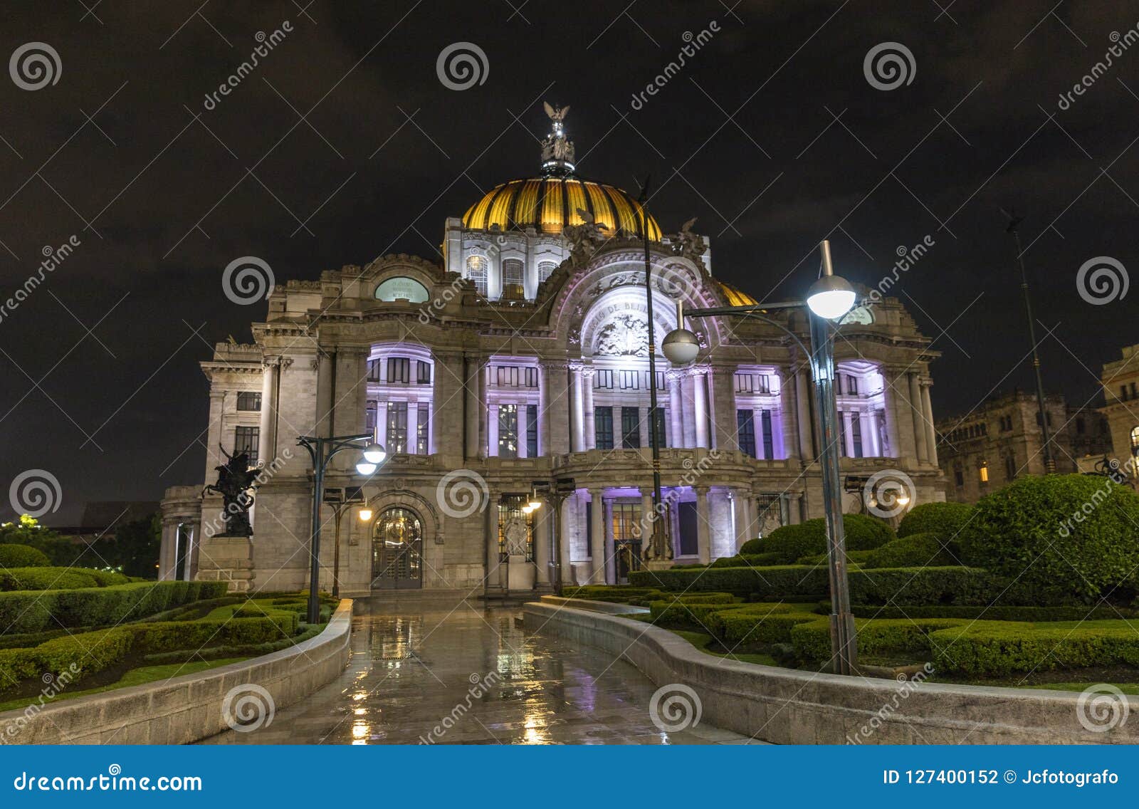 Edificios Y Monumentos De La Ciudad De México Foto de archivo - Imagen de dorado, ciudad: 127400152
