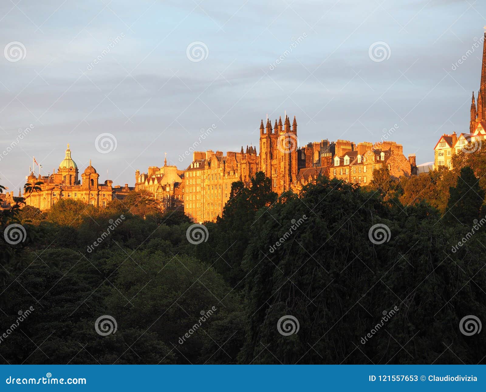 Edinburgh castle at sunset stock image. Image of sunset - 121557653