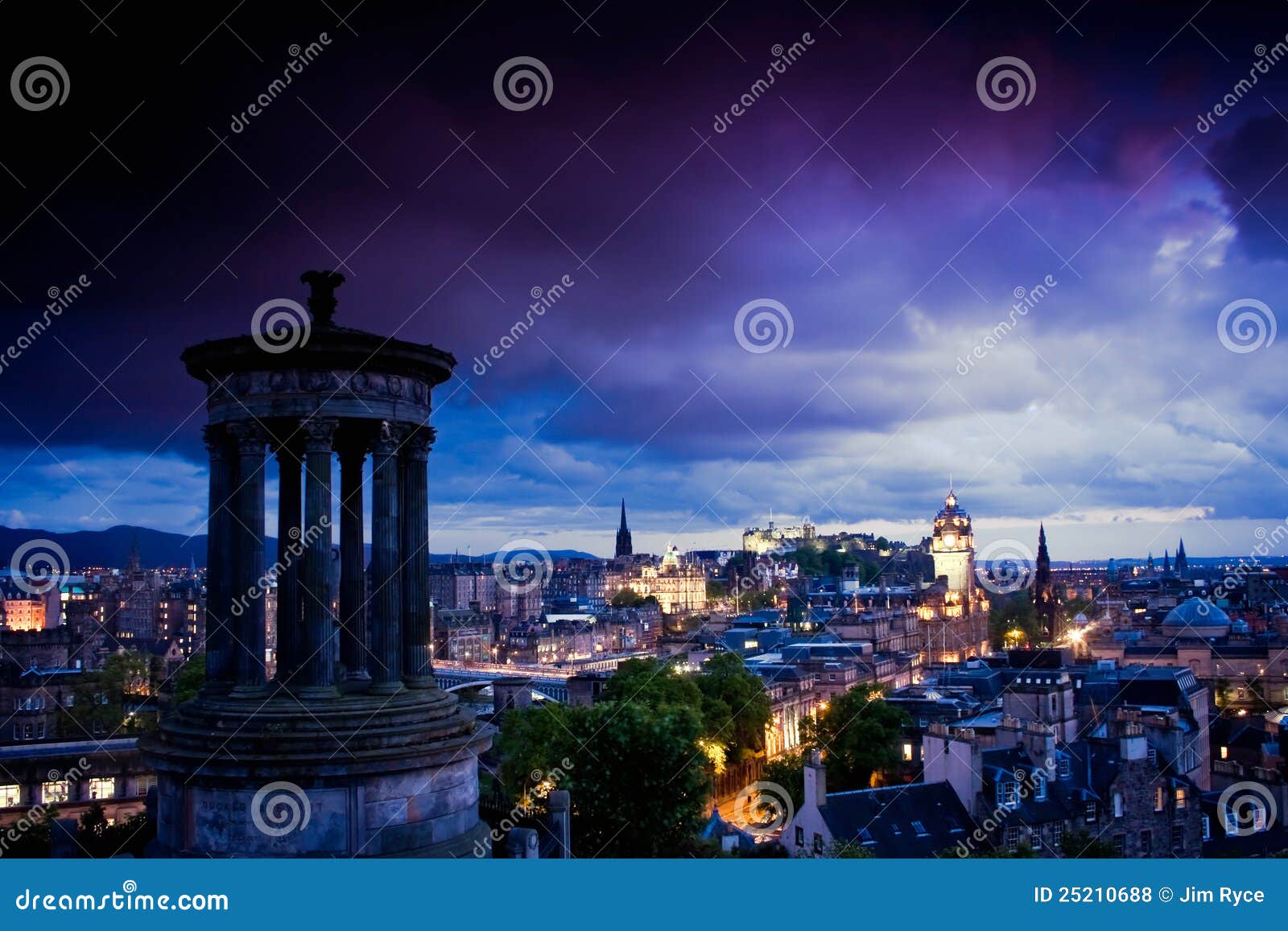 Edinburgh city night scene stock photo. Image of illuminated - 25210688