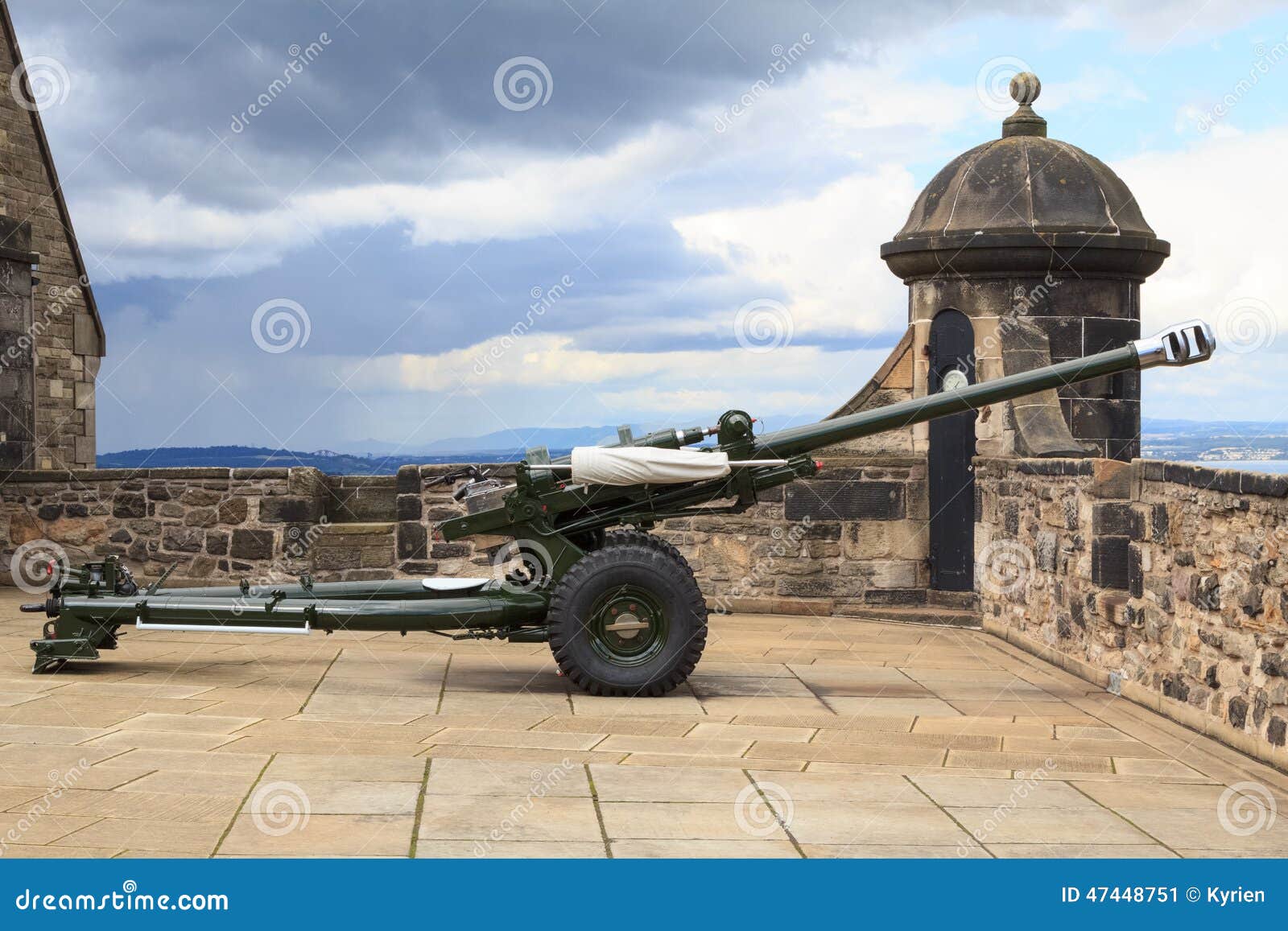 Edinburgh Famous One O Clock Cannon Stock Image - Image of howitzer ...